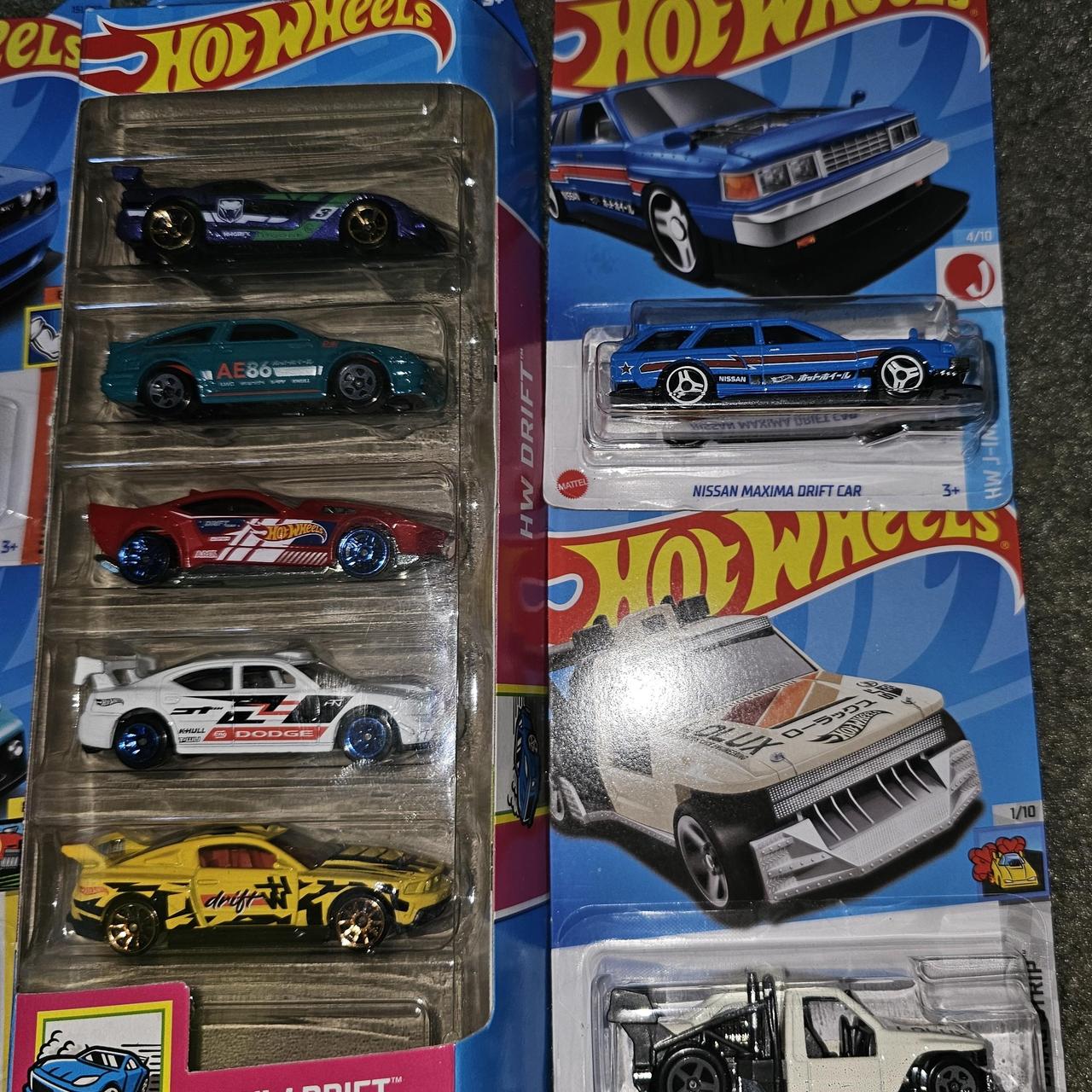 🚗HOTWHEELS DRIFT BUNDLE +4 CARS!🚗 Bundle includes... - Depop