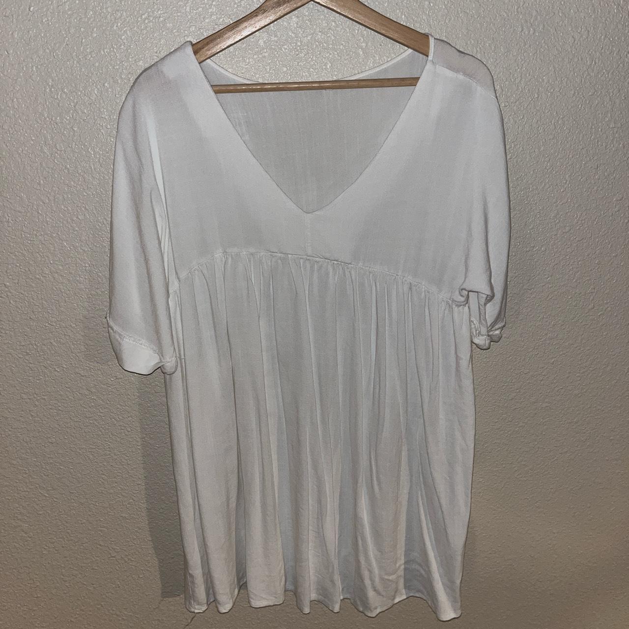 White Medium length flowy sun dress - Depop