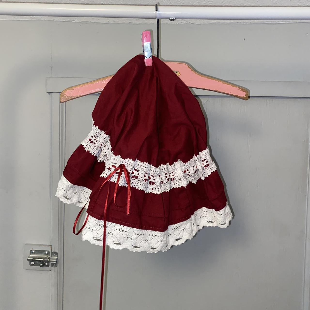 maroon bonnet