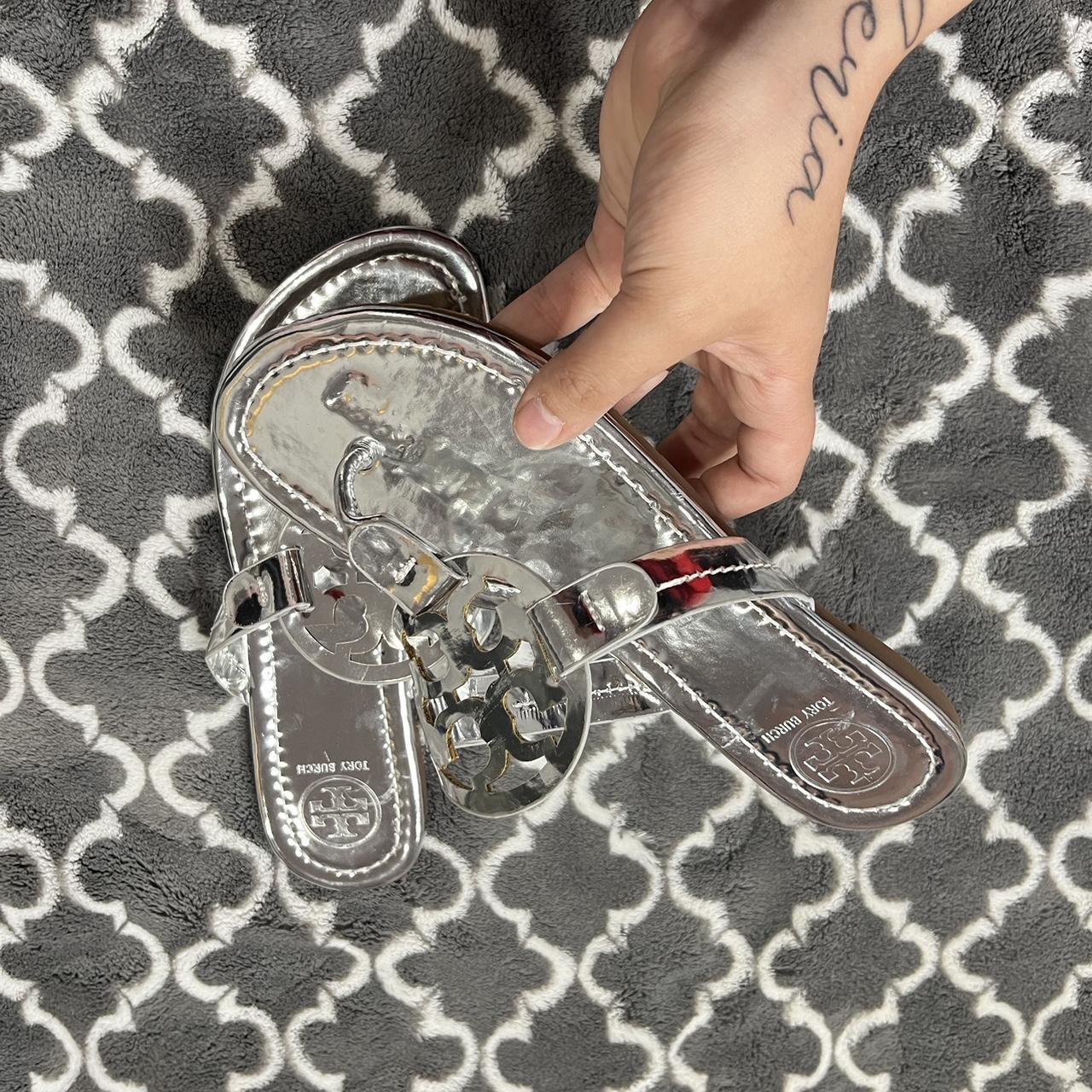 tory burch chanclas 5 Y they fit a bitttt big says 37 - Depop