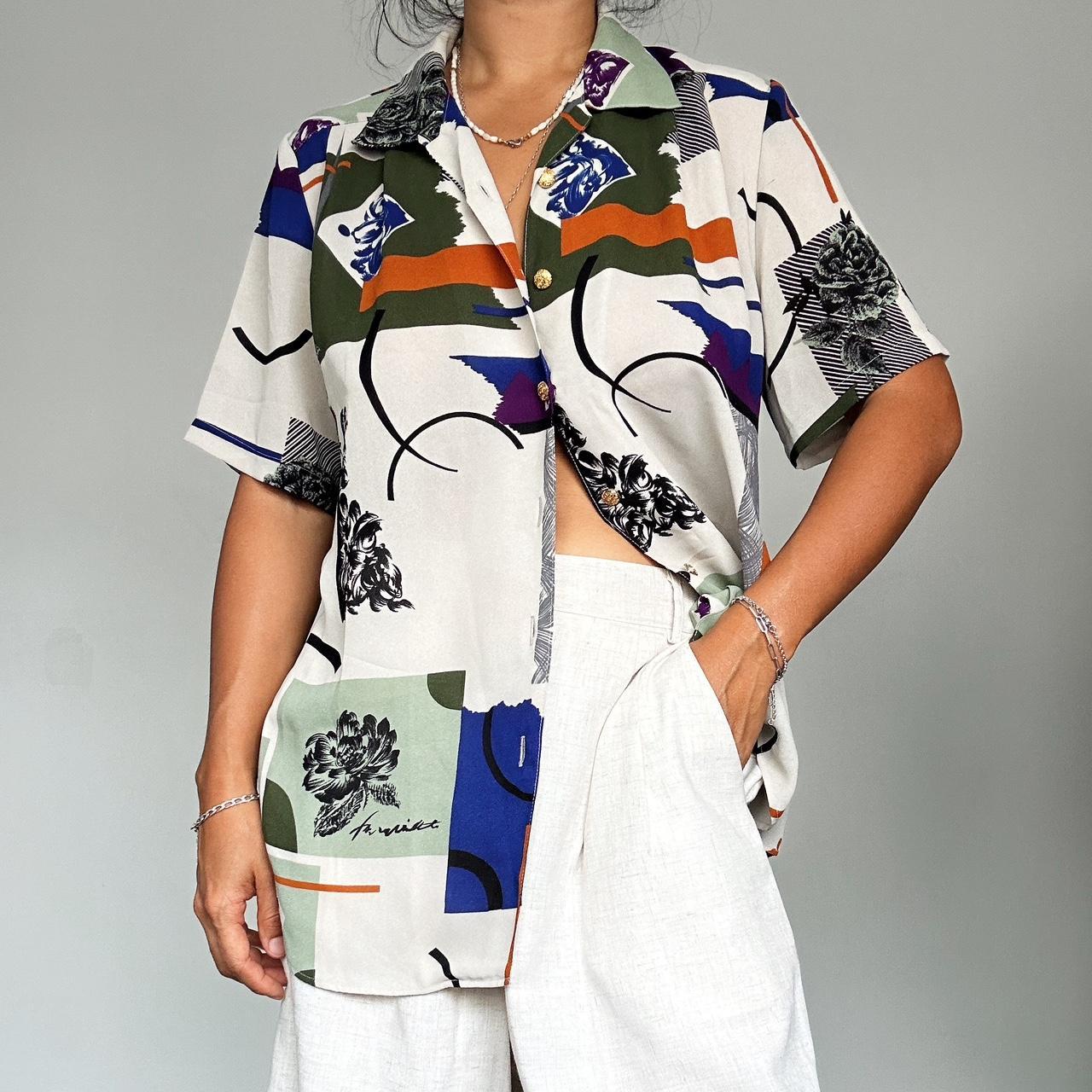 Amazing vintage floral button up shirt Cute gold... - Depop