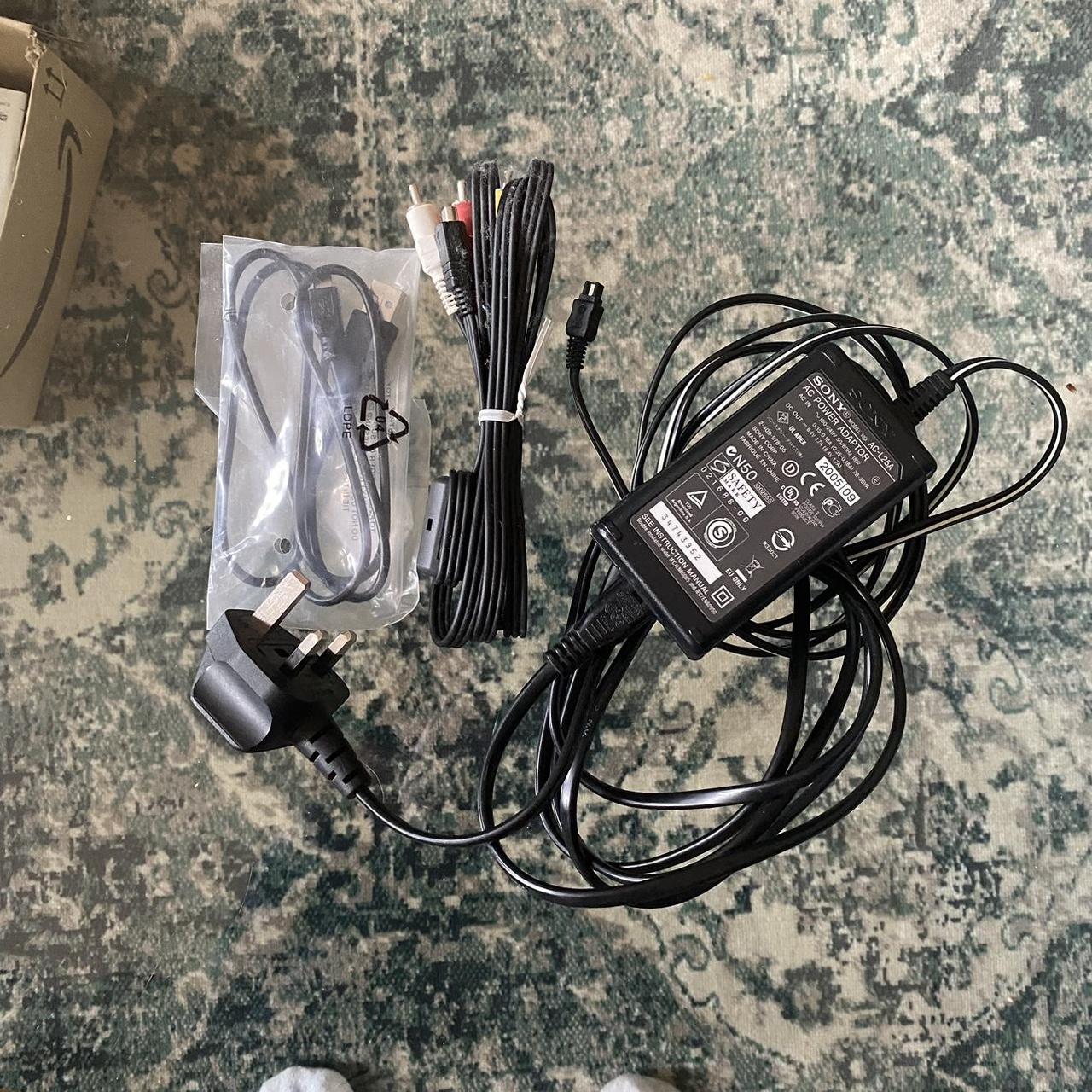 sony 2005 handicam camcorder in good working order,... - Depop