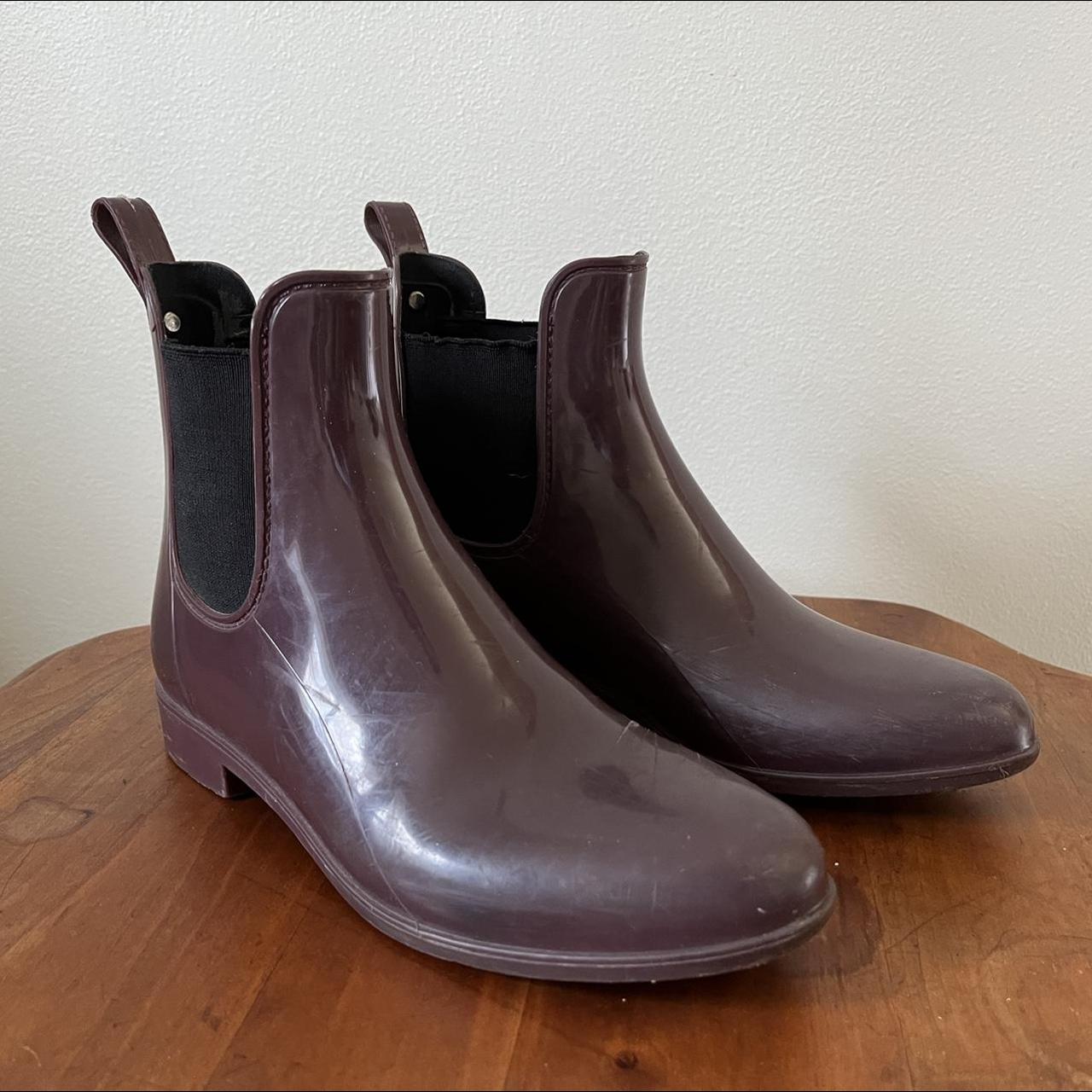 Maroon rubber booties! These are so cute for a day... - Depop