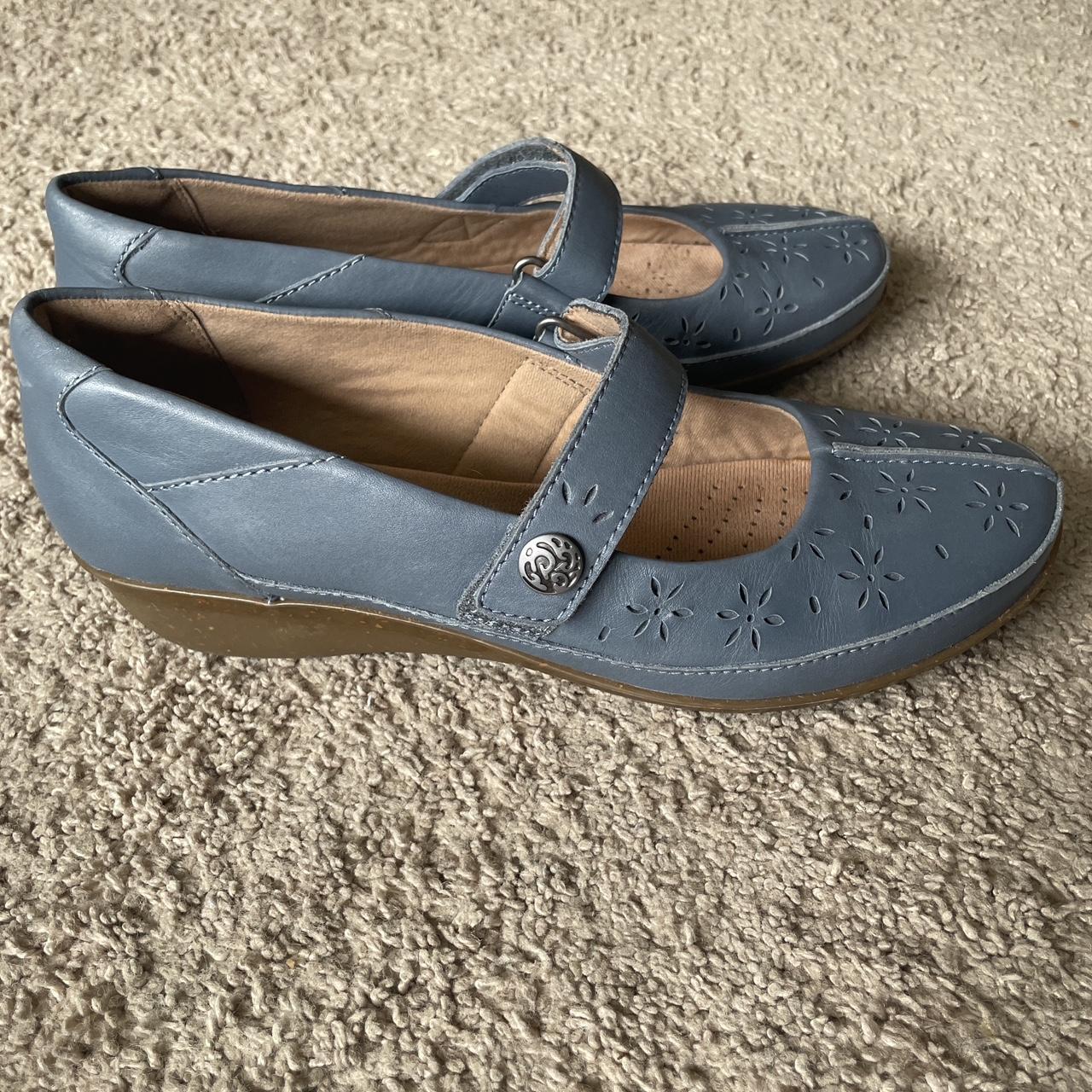 Clarks Women's Blue and Tan Footwear | Depop