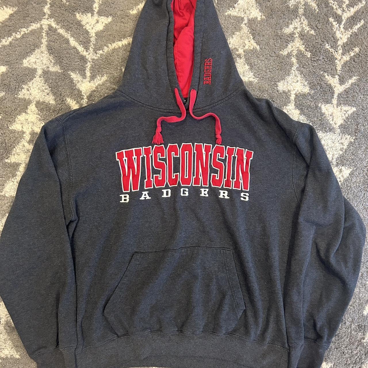 Modern Wisconsin hood with no flaws Size XL - Depop