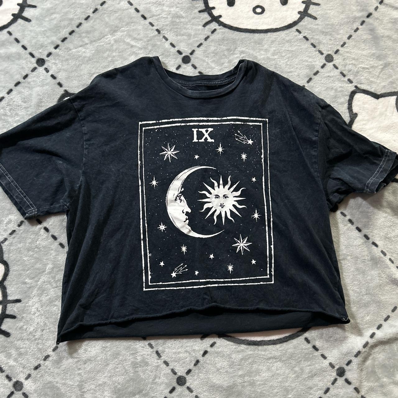 Hot Topic Women's Crop-top | Depop