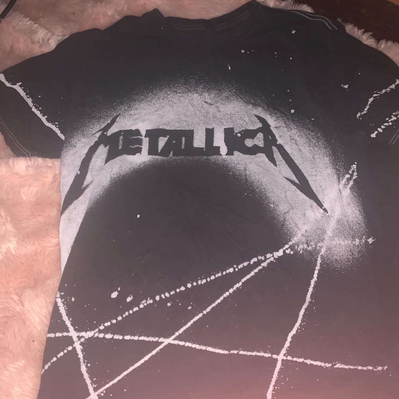 METALLICA GRAPHIC SPLATTER BAND TEE, MEDIUM, FITS... - Depop