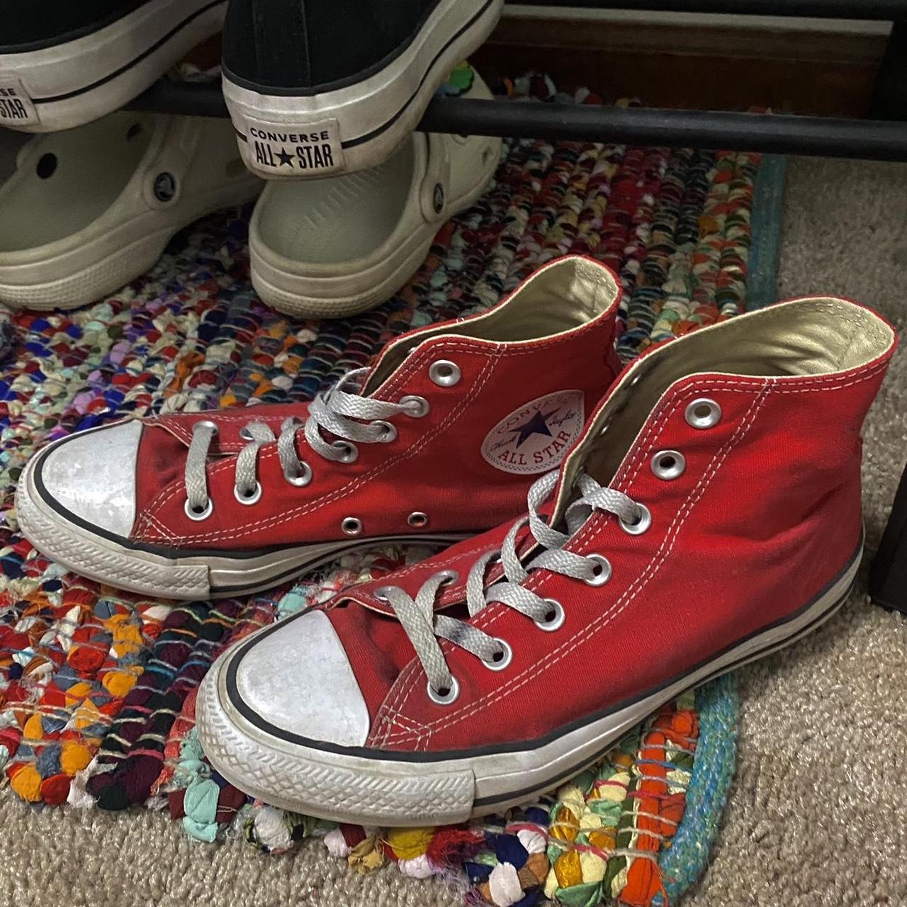🎸 vintage red converse - Depop