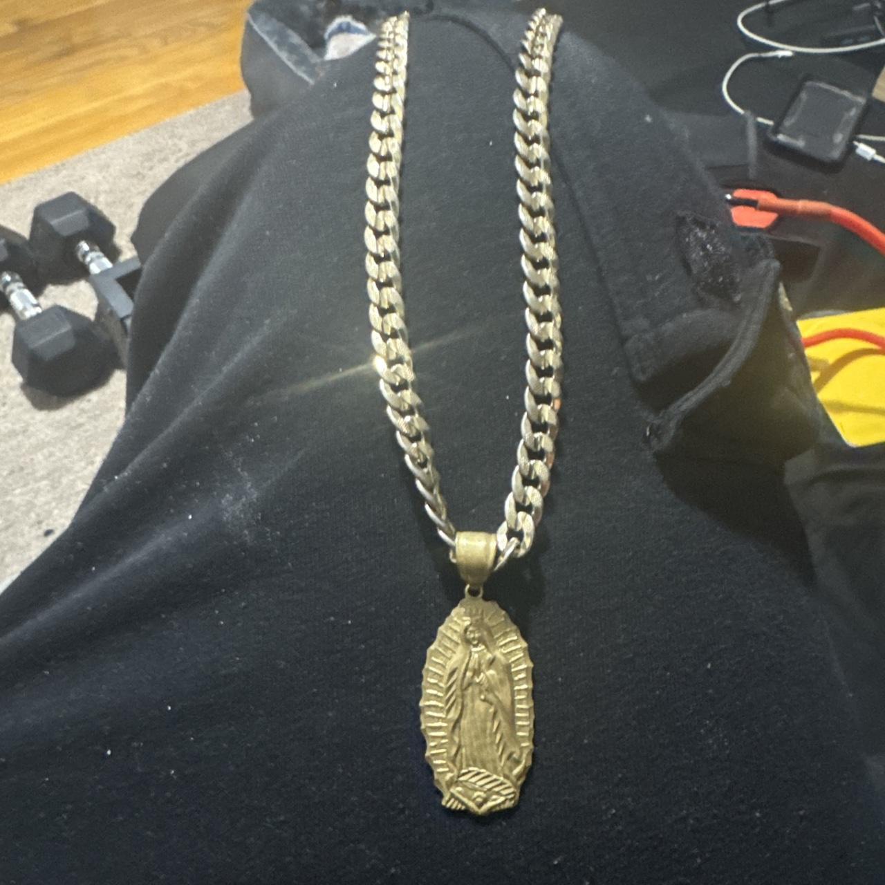 Fake gold chain, not sure the metal looks like... | Depop