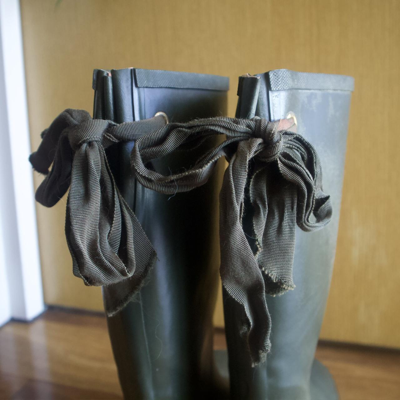 Khaki green wellies with ribbon they’re us 7/12- 8... - Depop