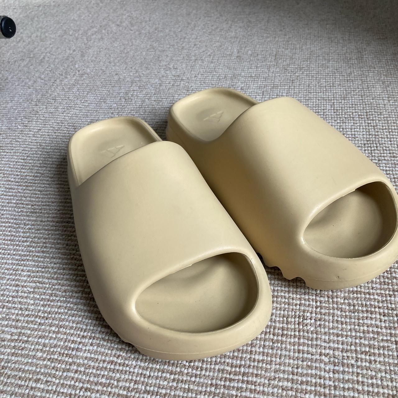 Yeezy Men's Cream Slides | Depop