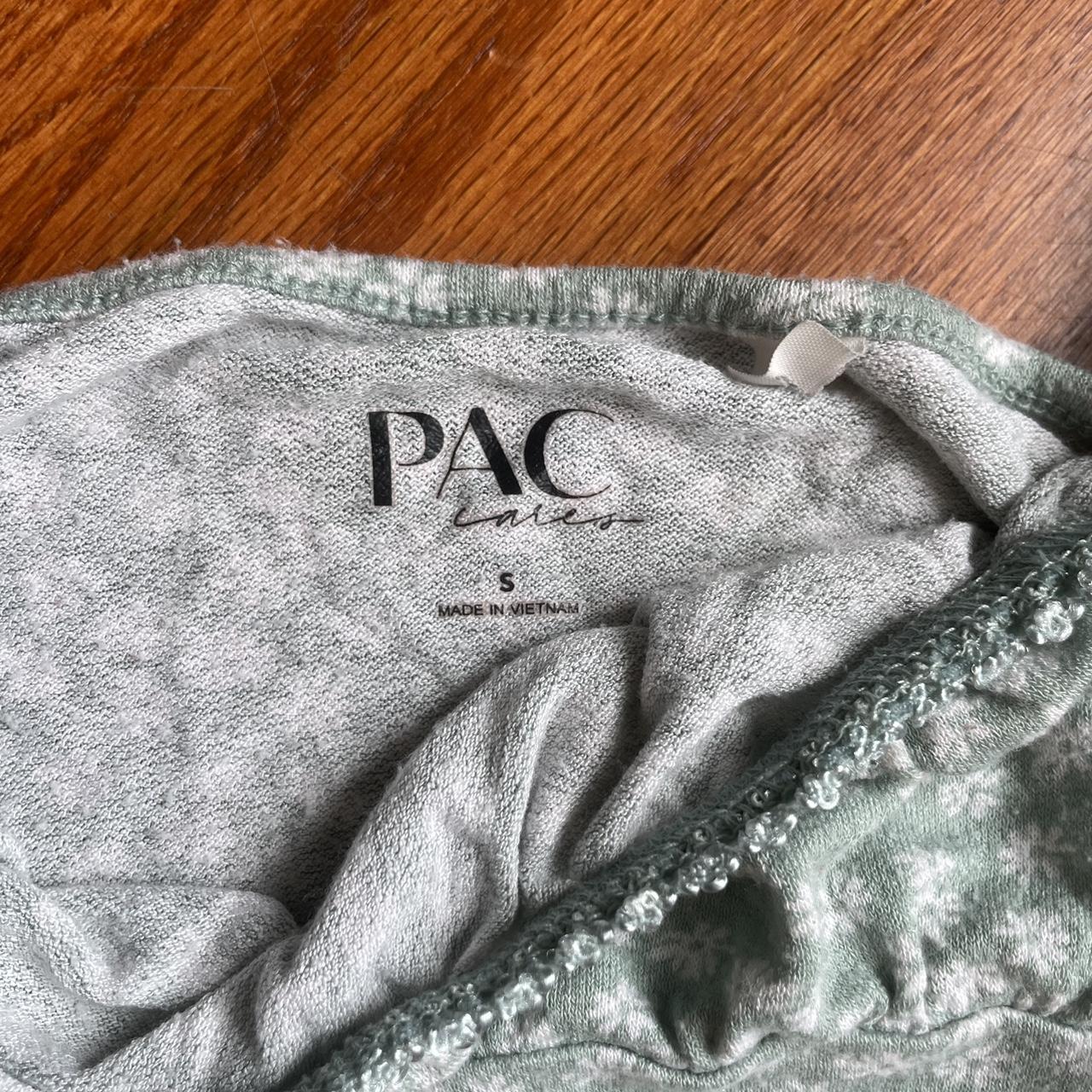 PacSun green and white floral top #pacsun #floral - Depop