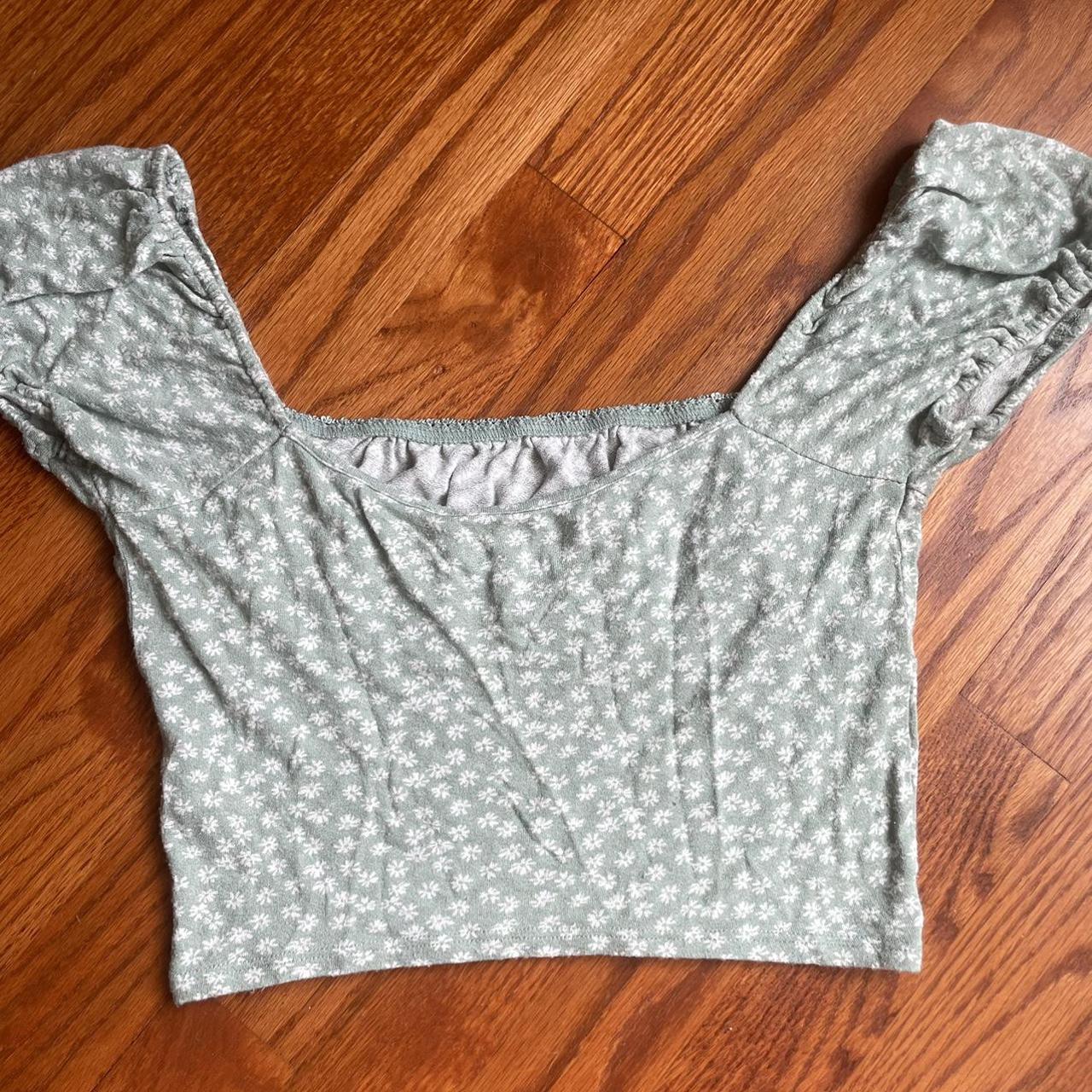 PacSun green and white floral top #pacsun #floral - Depop