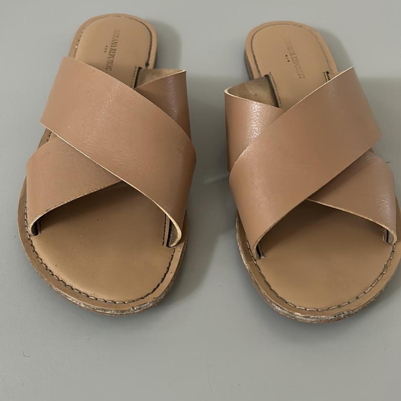 Banana Republic tan slides size 8 - Depop