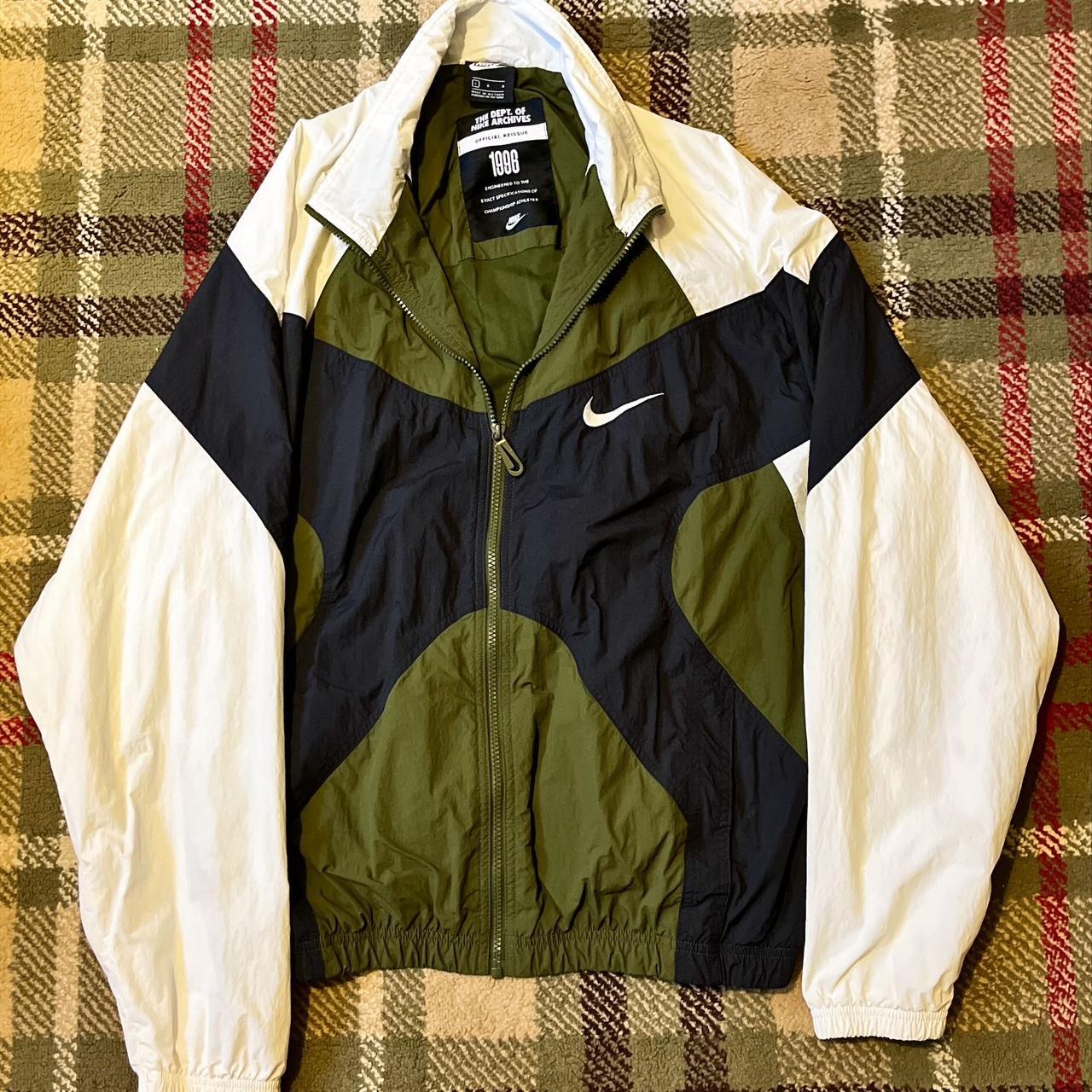 Vintage Nike windbreaker jacket with zipper,... - Depop