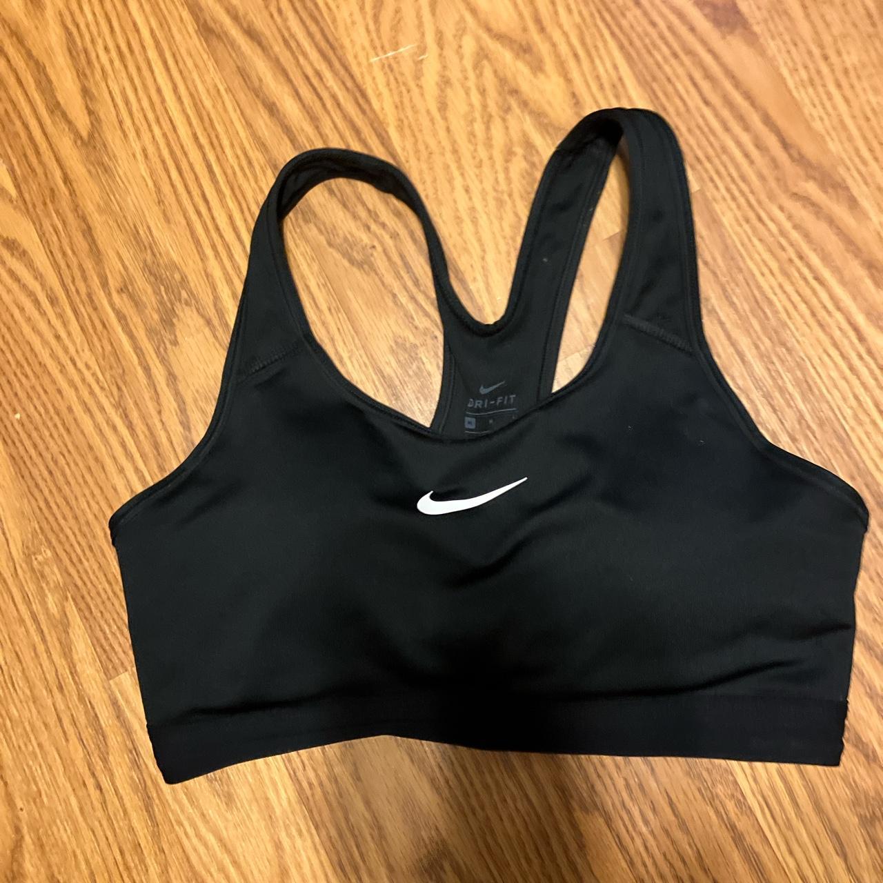 Nike Women's Black Bra | Depop