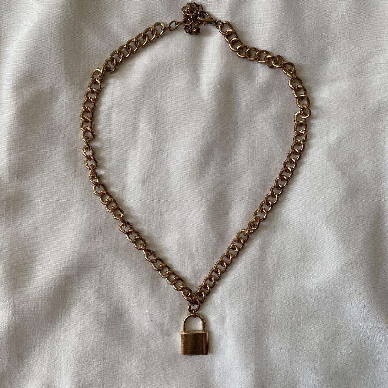Gold lock chain, a little tarnished but overall good... - Depop