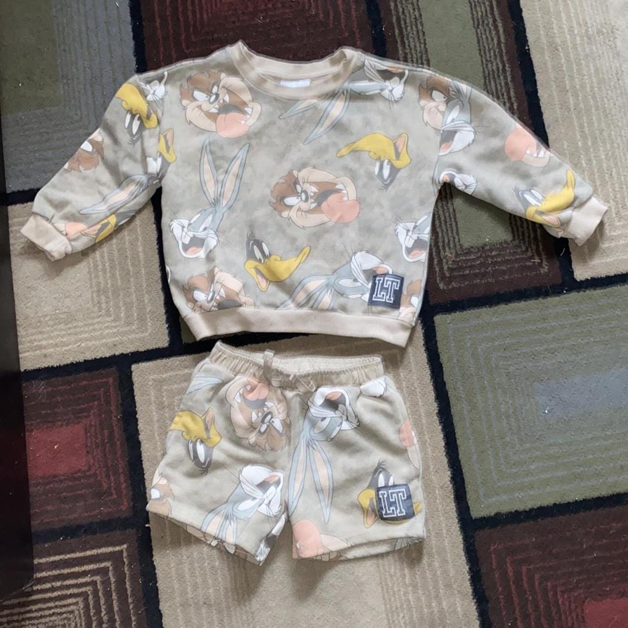 4T Looney Tunes matching set, sweater and shorts.... - Depop