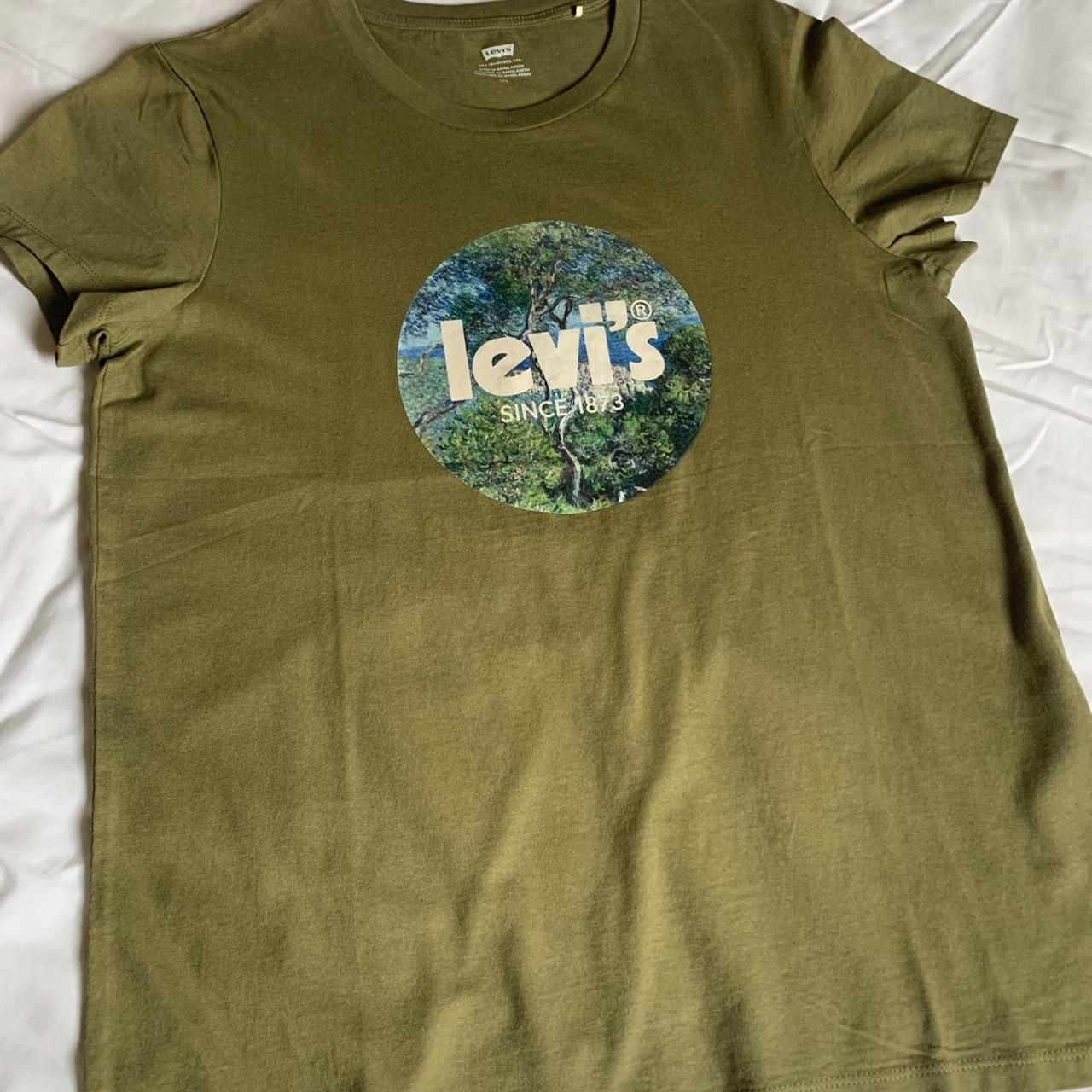 Levi's Women's Khaki T-shirt | Depop