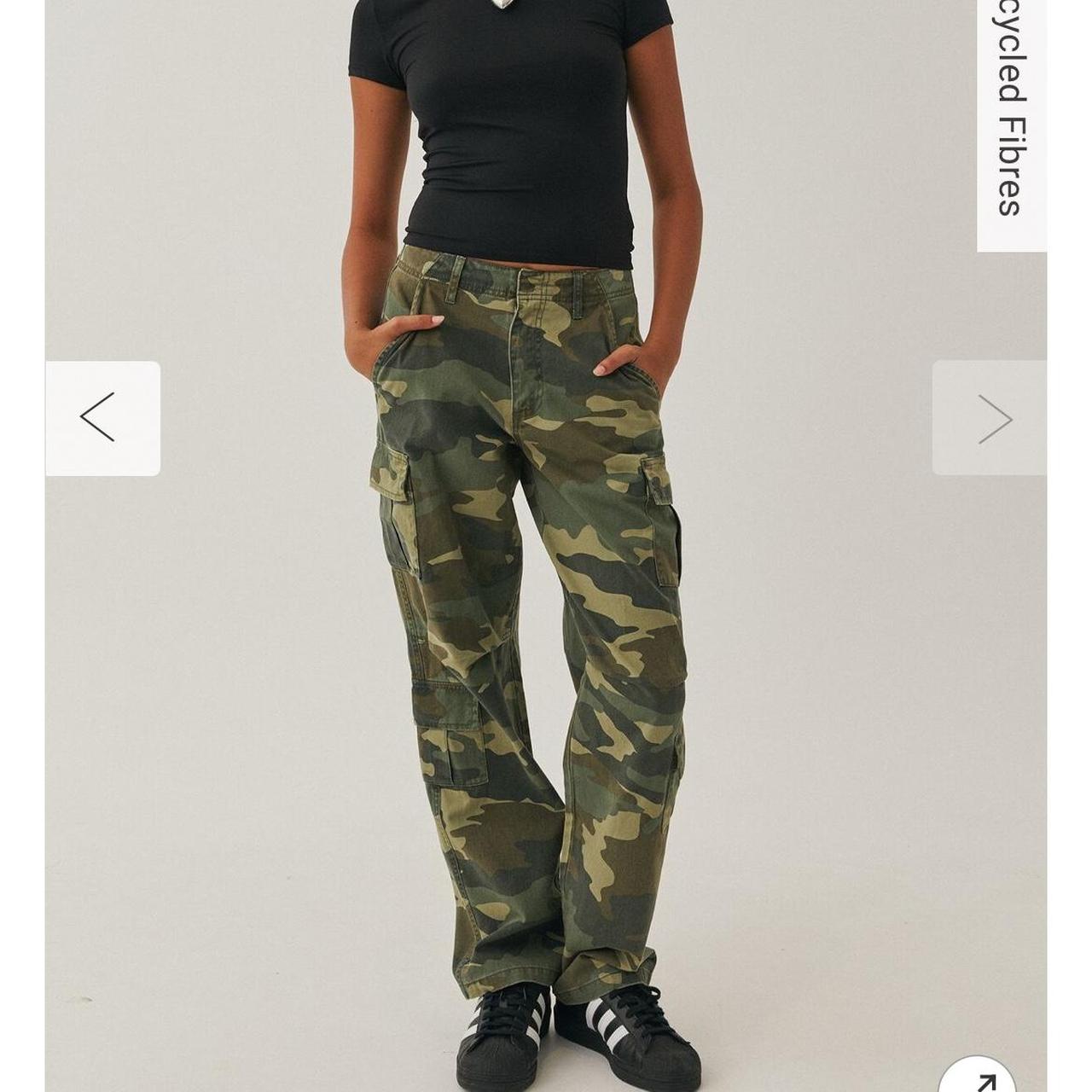 Supre camo cargo pants fits size 6-10 #camopants... - Depop