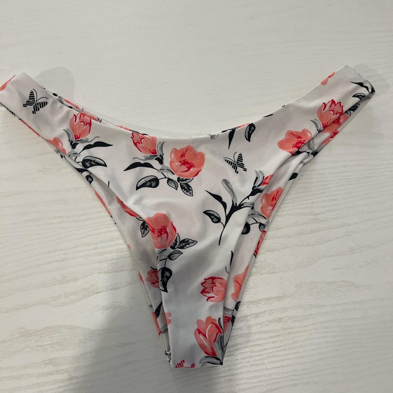 Floral bikini bottoms - Depop