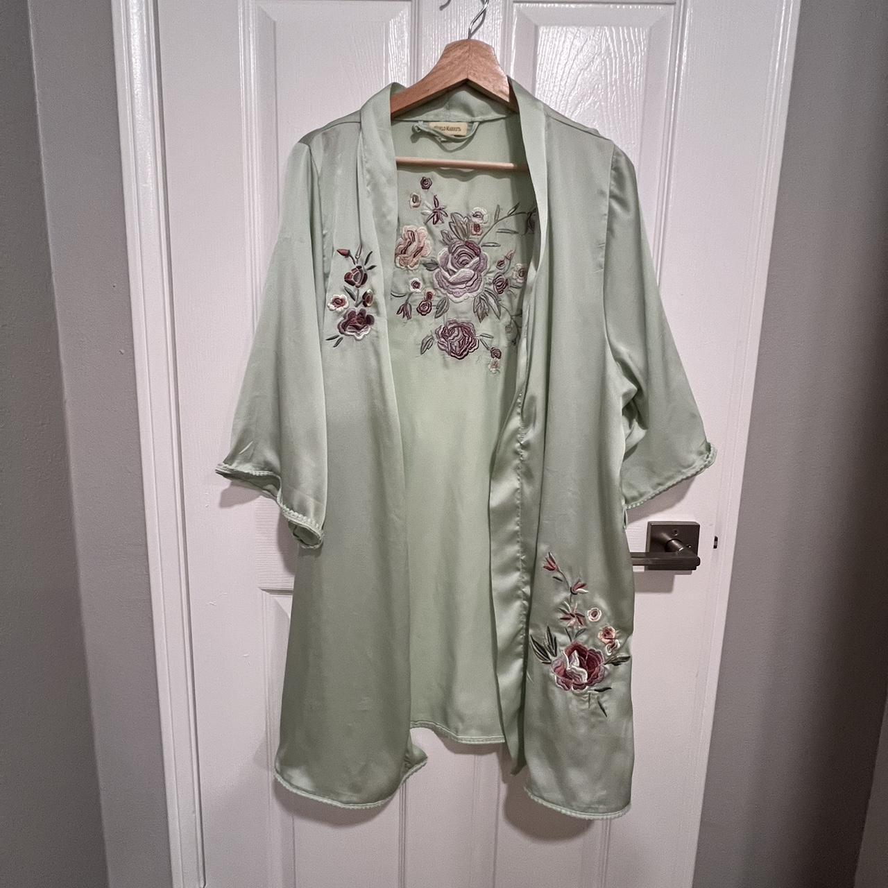 green floral robe - Depop