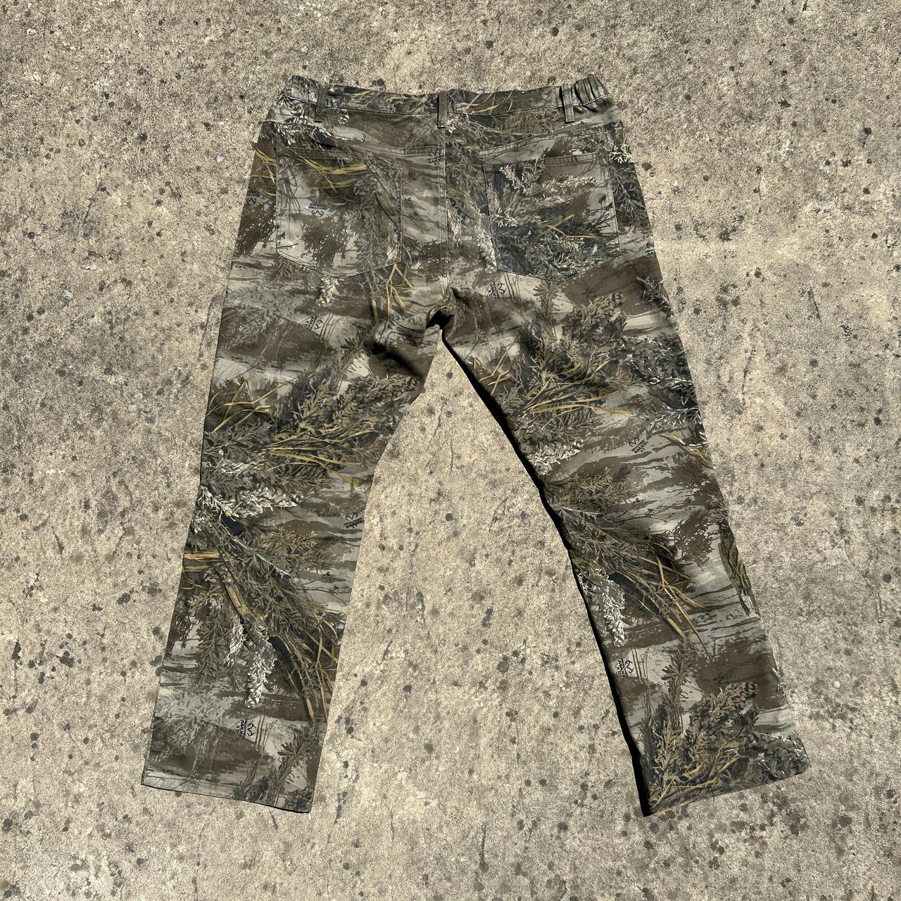 Realtree camo pants Size 36W-38L Condition... - Depop