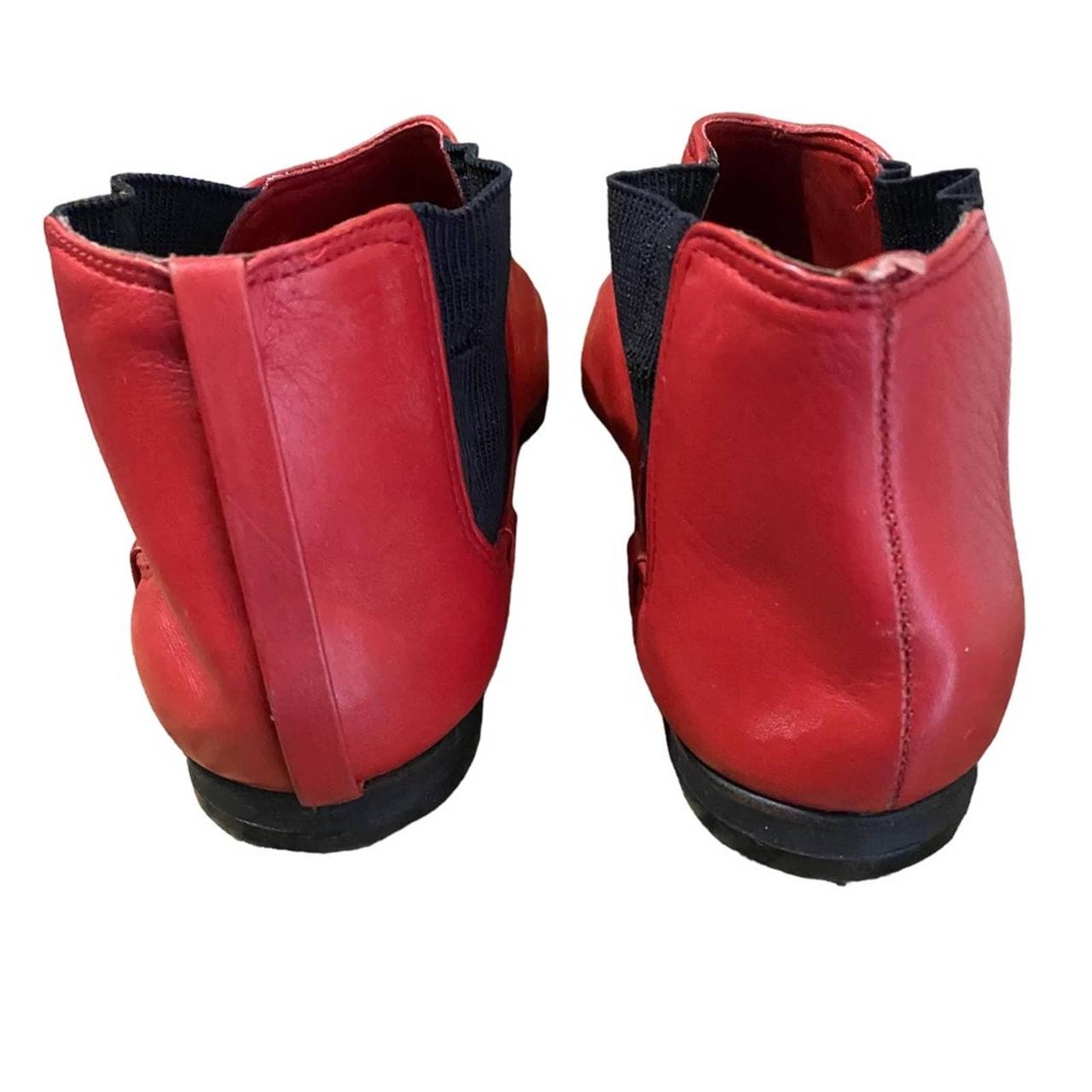 American Vintage Women's Red and Black Boots | Depop