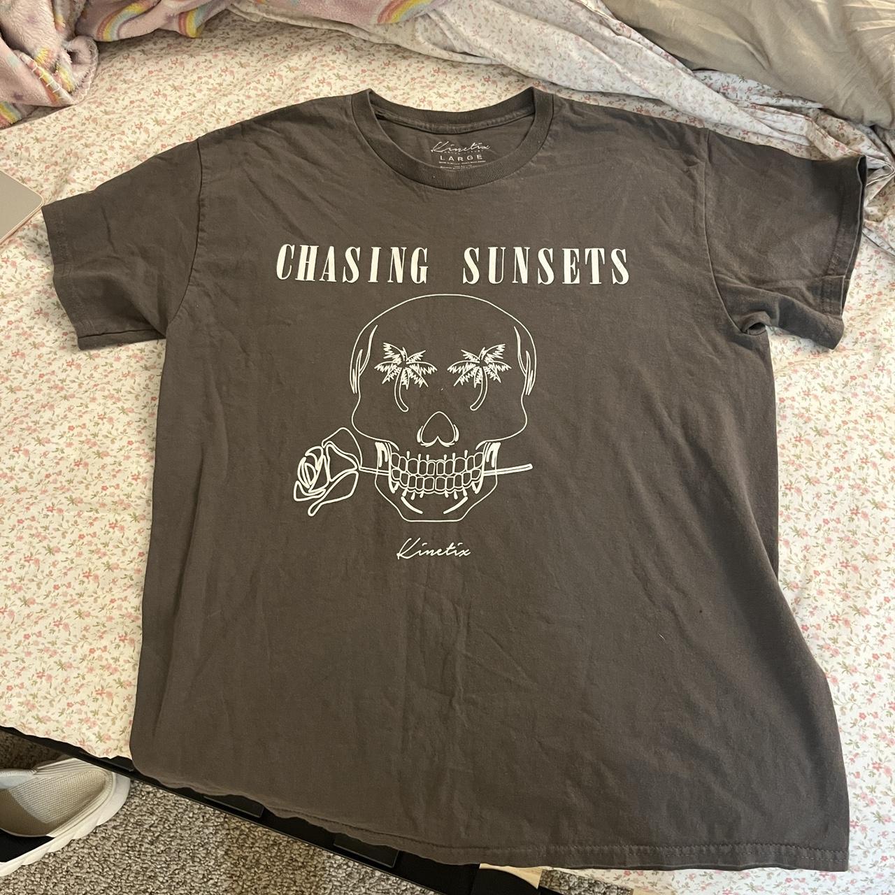 chasing sunsets aesthetic tee 🩶🤍 - Depop