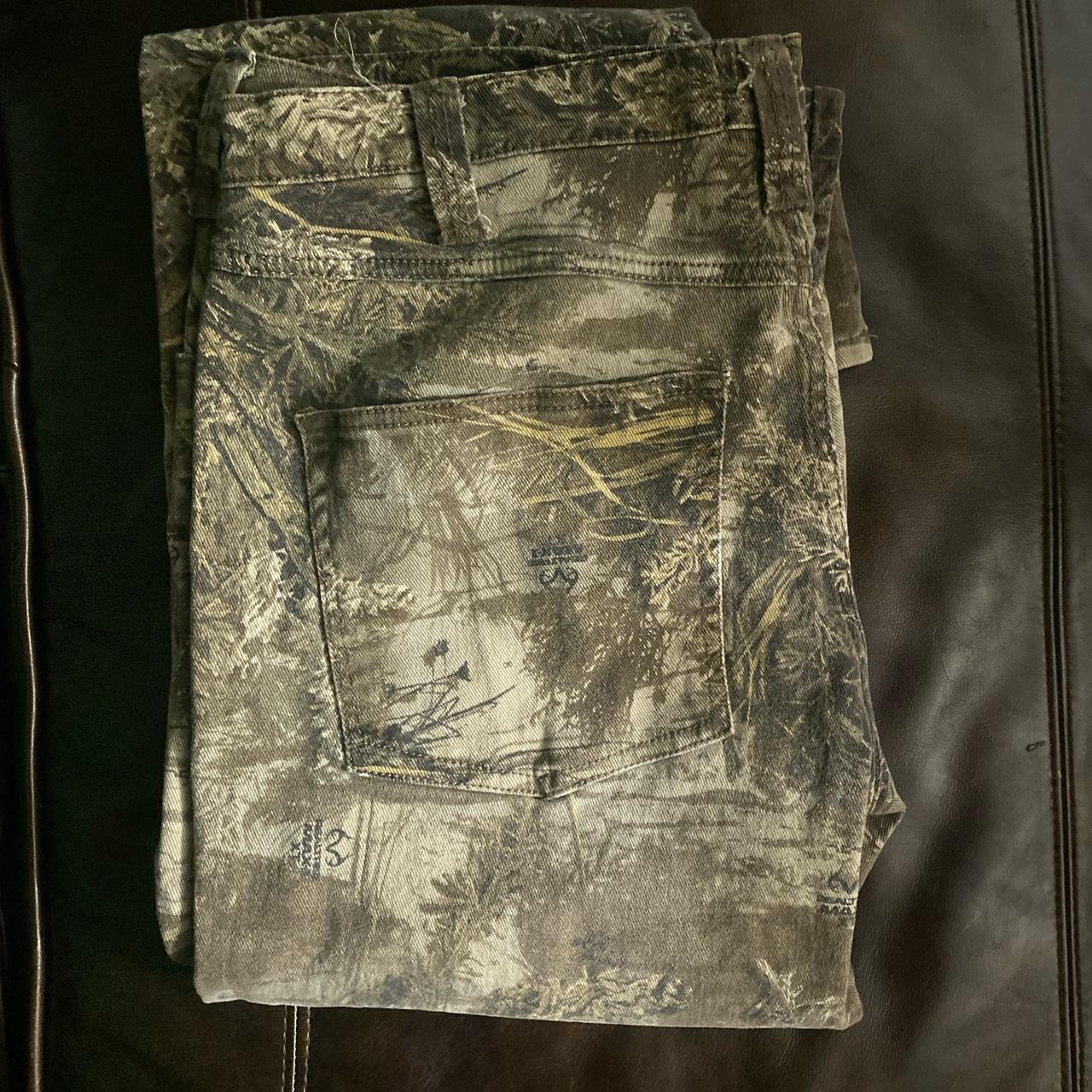 Cool Realtree Pants In great condition size... - Depop