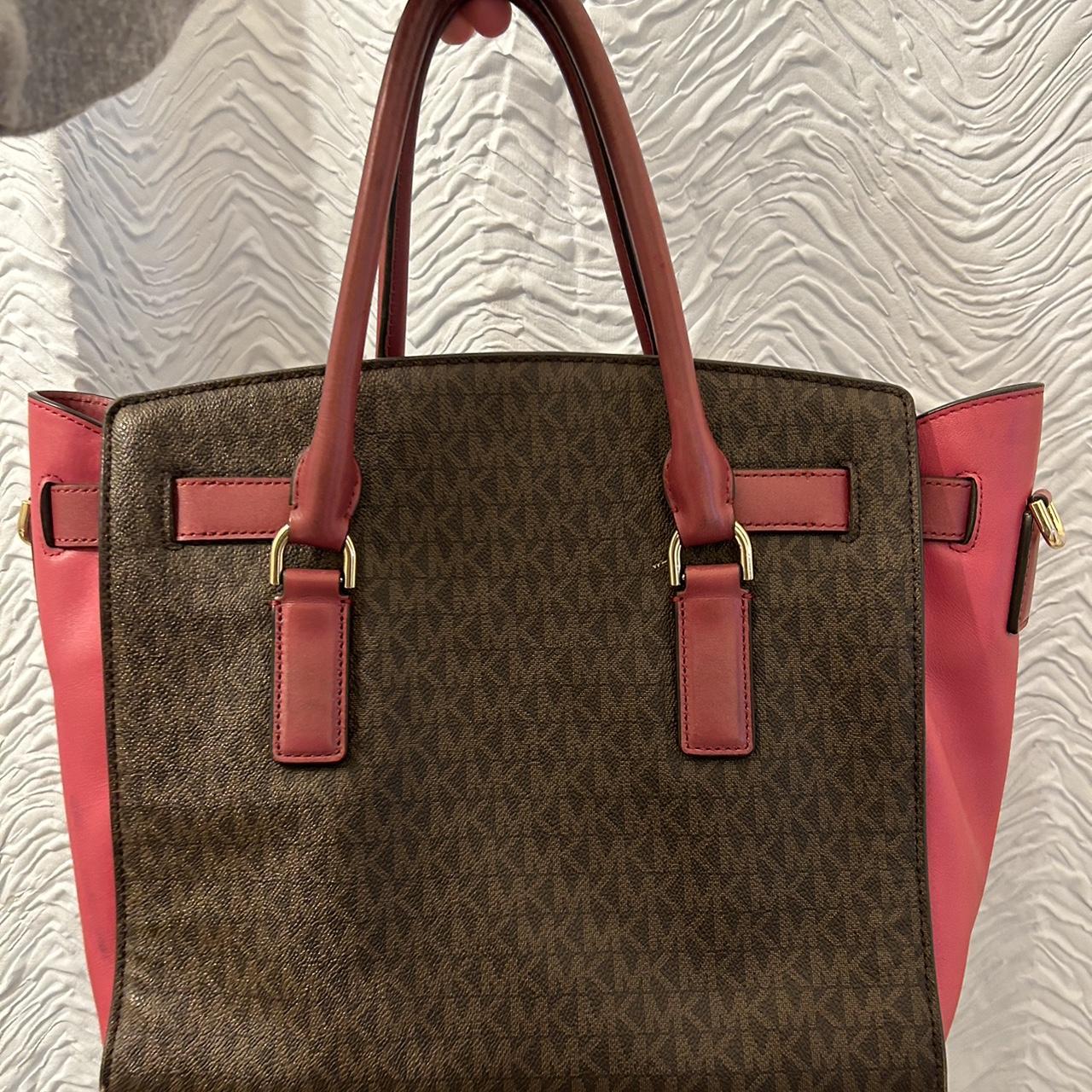 Very pretty Micheal Kors bay lots of pockets!! - Depop