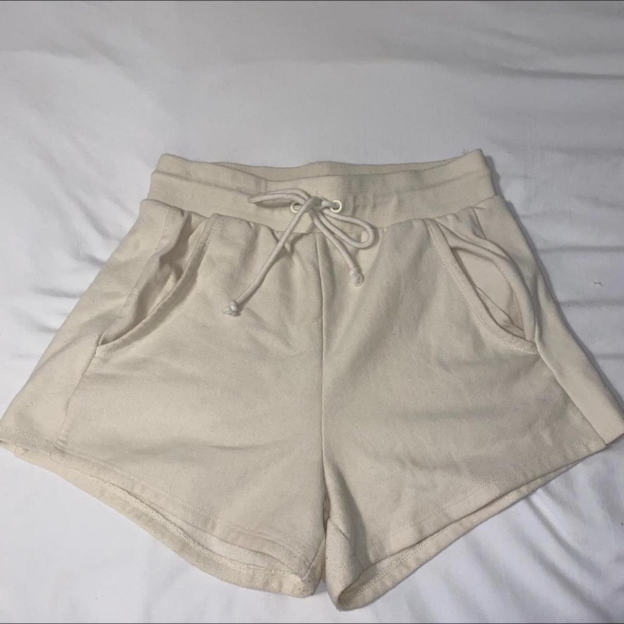 RSQ Women's Cream Shorts | Depop