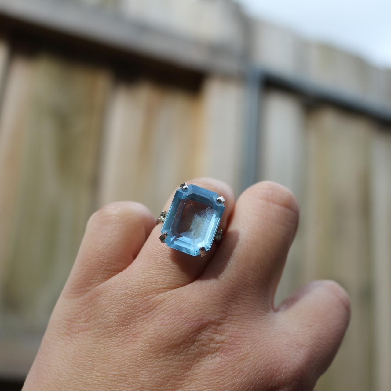 Sarah Coventry costume blue Glass Ring Large Emerald