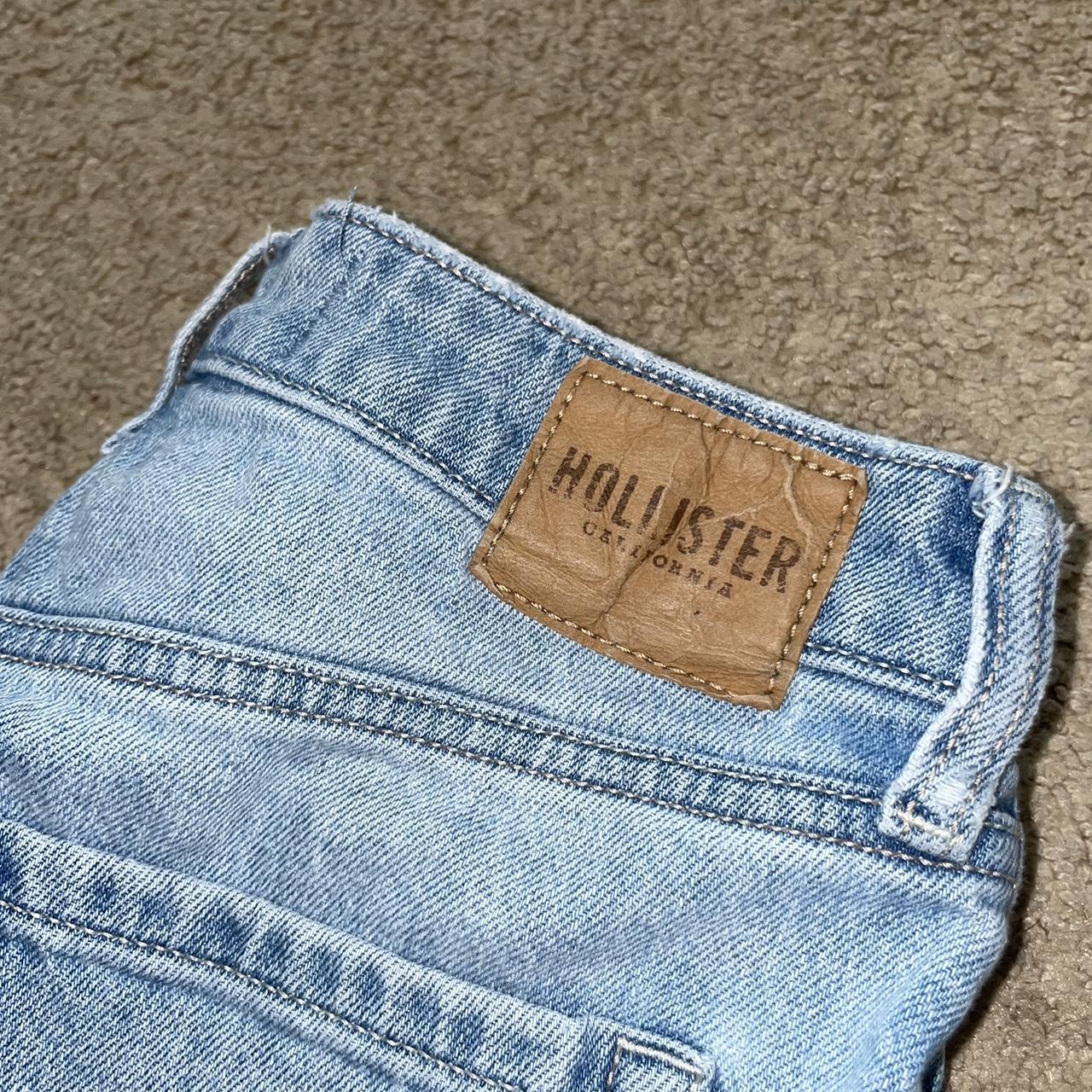 Hollister Ultra High Rise 90s Straight leg Jeans -... - Depop