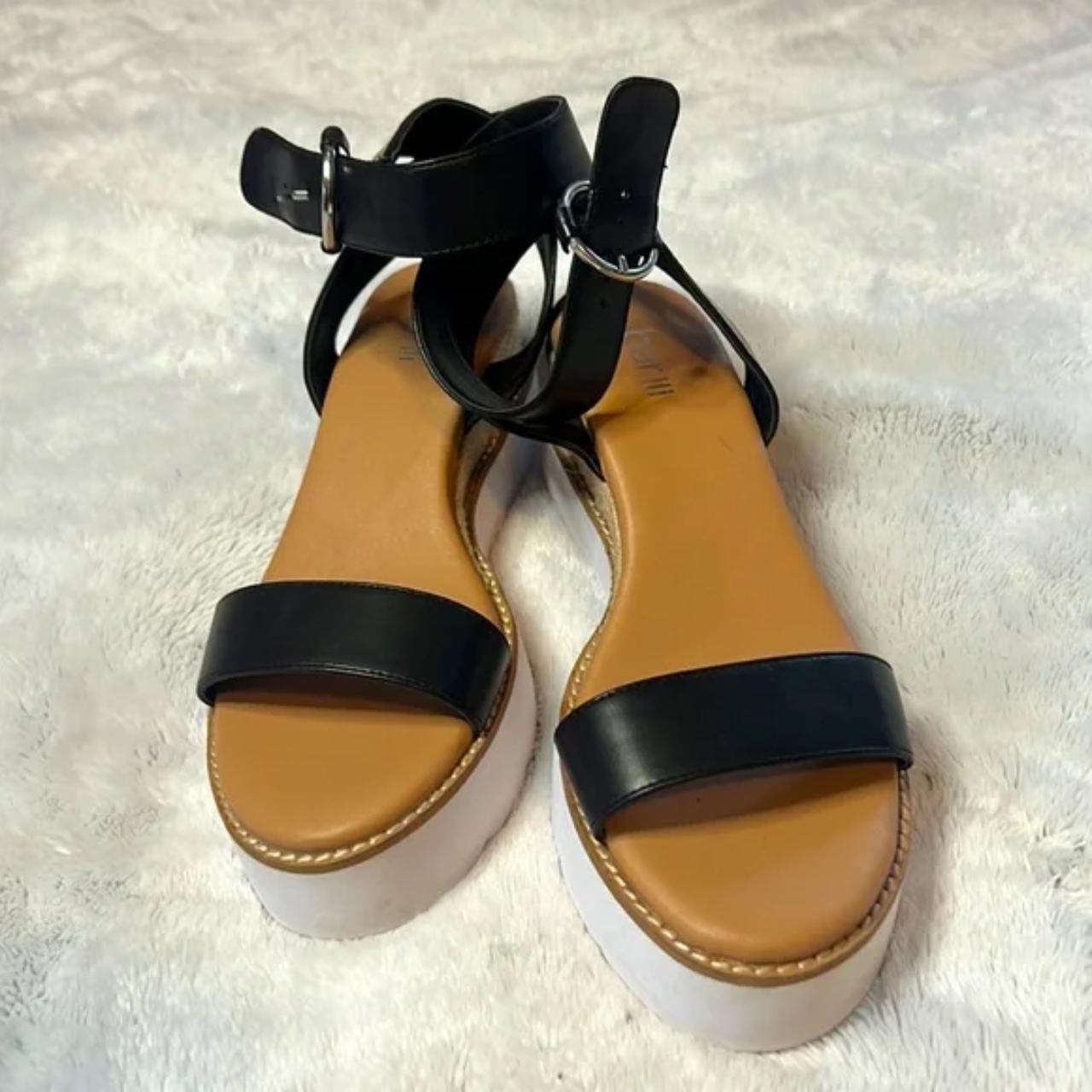 Bar III Women's Black and Tan Sandals | Depop