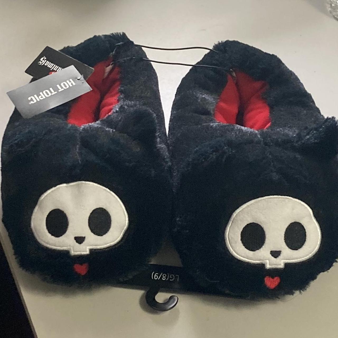 Hot Topic Women's Red and Black Slippers | Depop