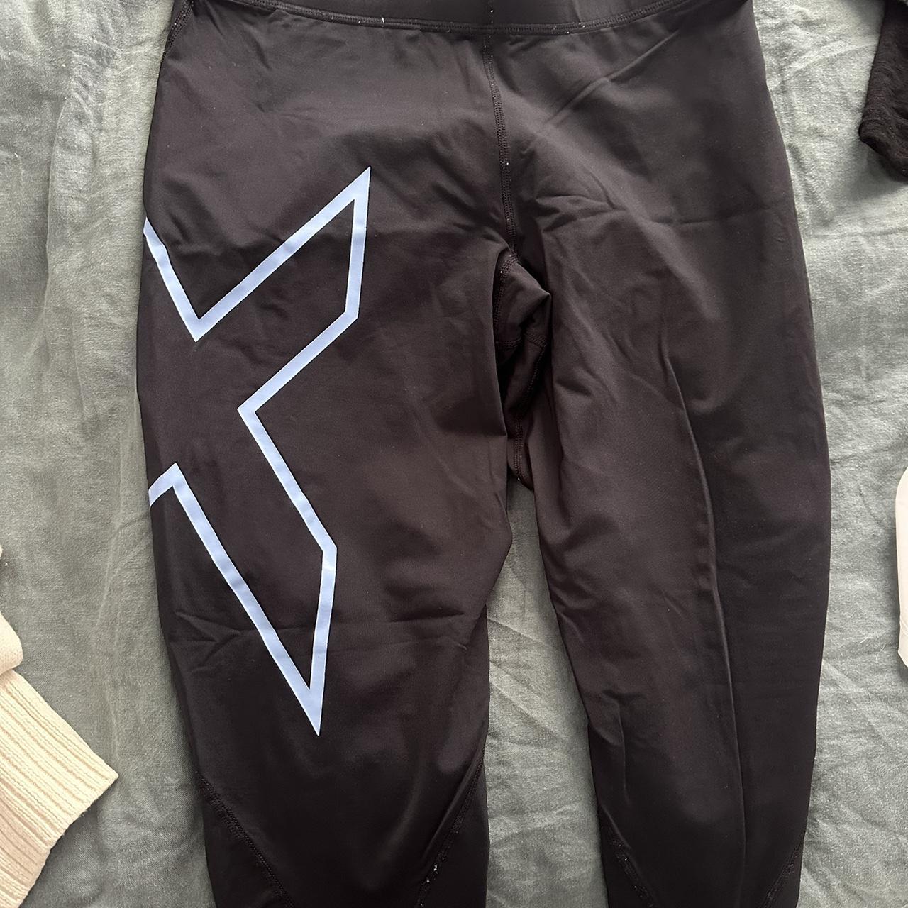 2XU gym leggings with light blue symbol Size... - Depop