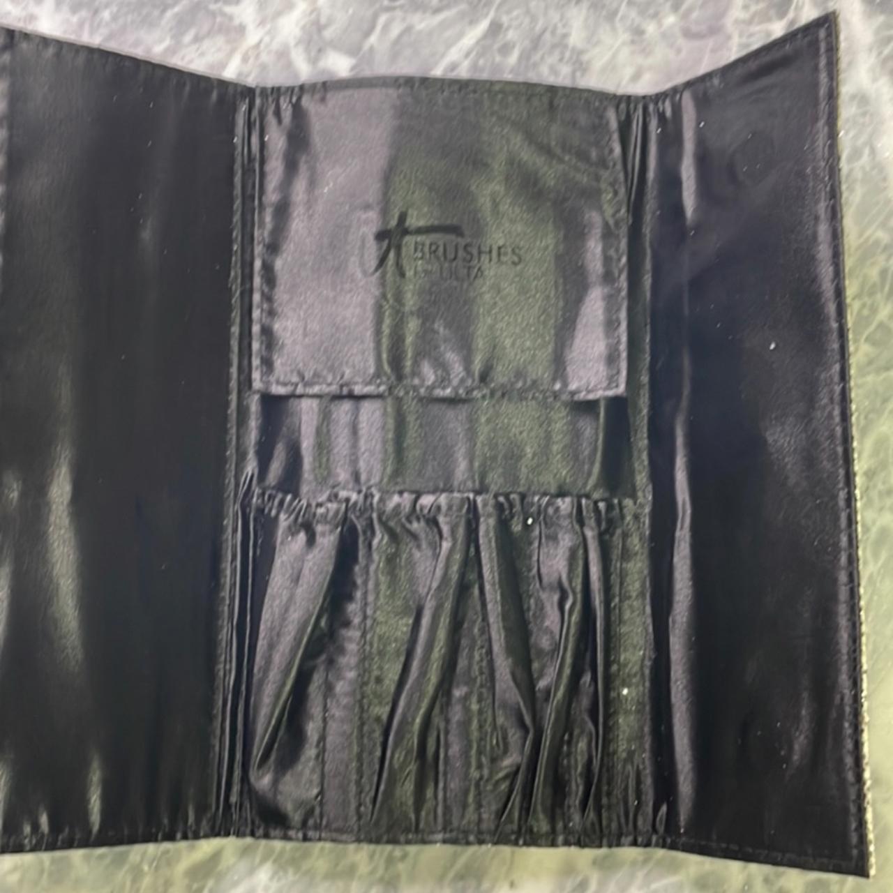 It Cosmetics Brush Set 100% authentic Brush case - Depop