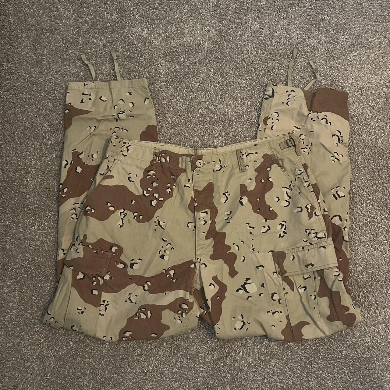 Chocolate Chip army camo pants size: 39x32 - Depop