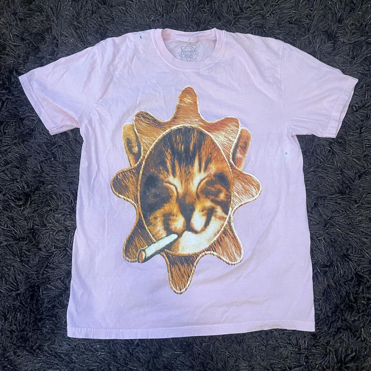 CHE SAYSO TOUR MERCH PINK CAT TEE GRAIL SIZE L... - Depop