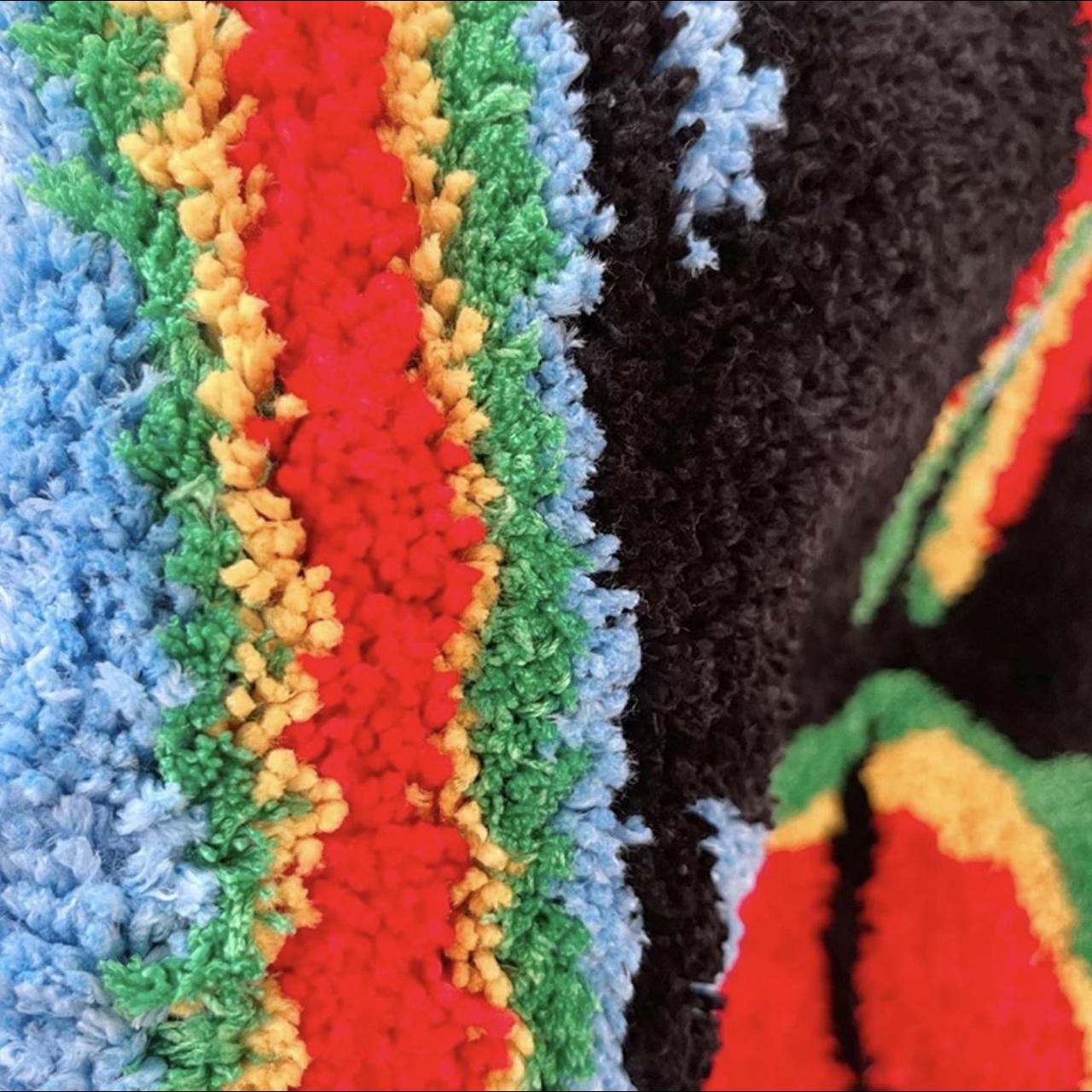 Hour glass body thermal rug 88x80cm - Depop