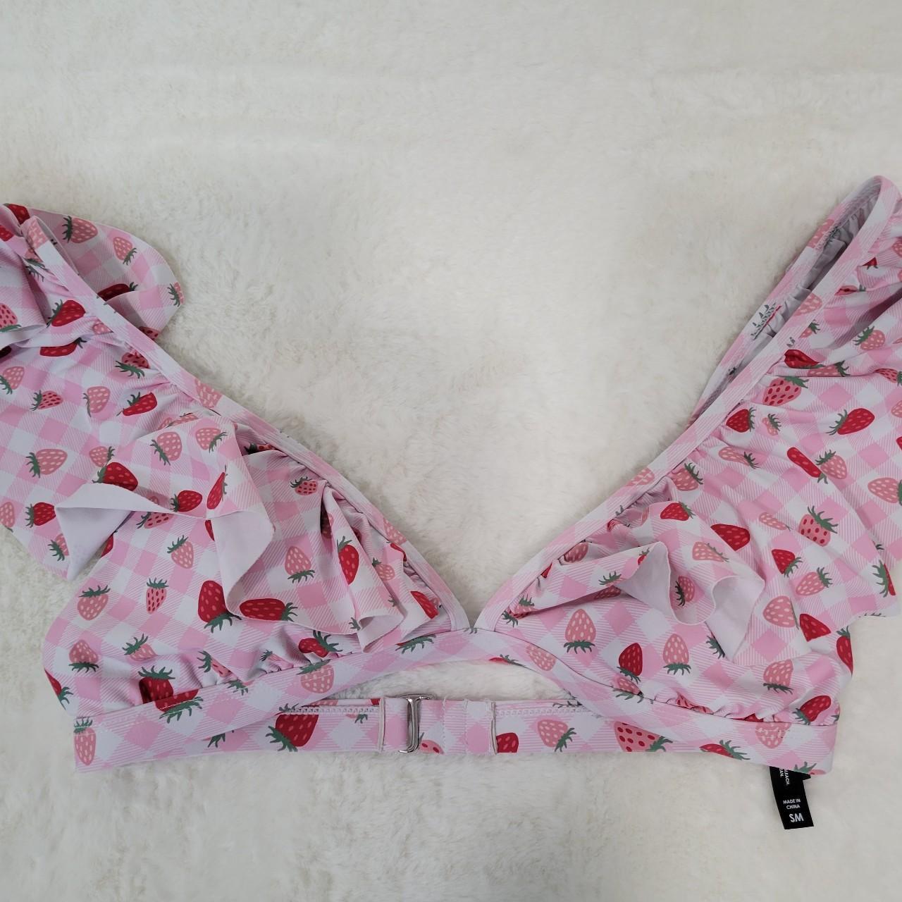 Hot Topic Women's White and Pink Bikini-and-tankini-tops | Depop