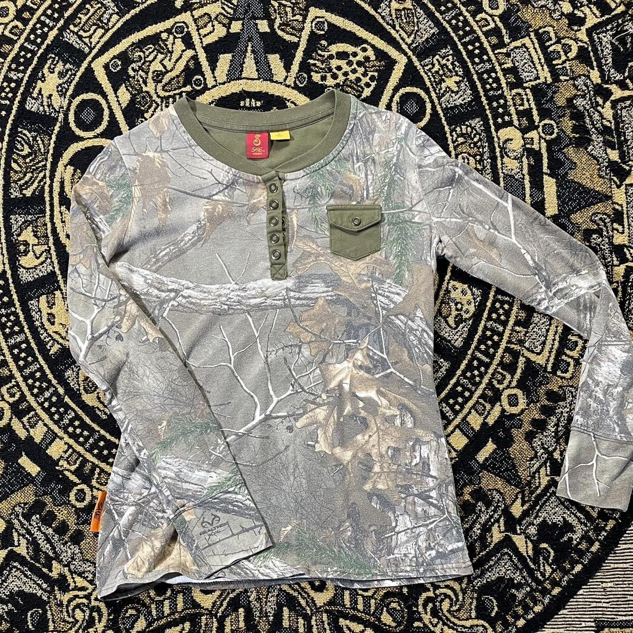 Women’s RealTree camo shirt Long sleeve w front... - Depop