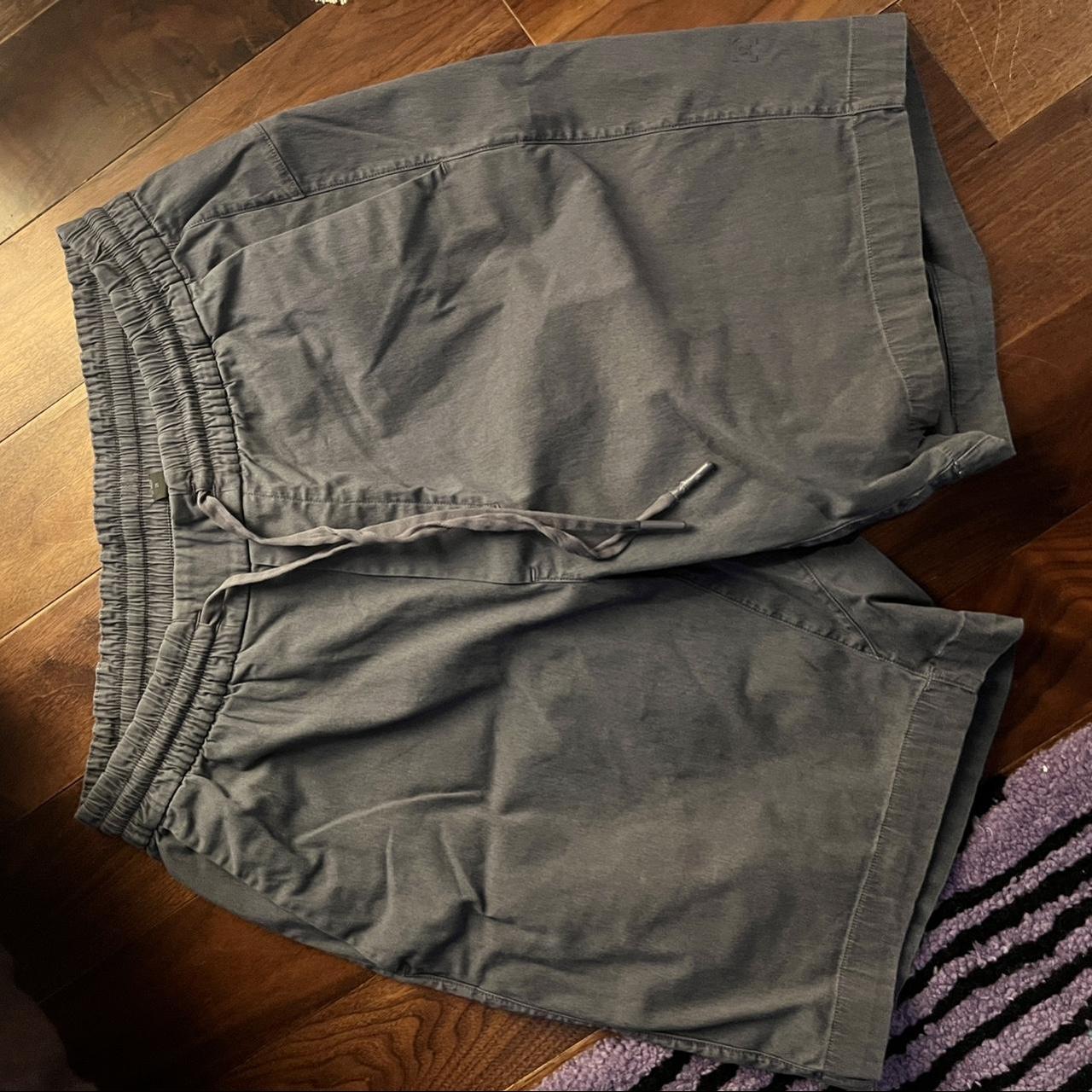 Lulu Lemon Shorts Size S - Depop