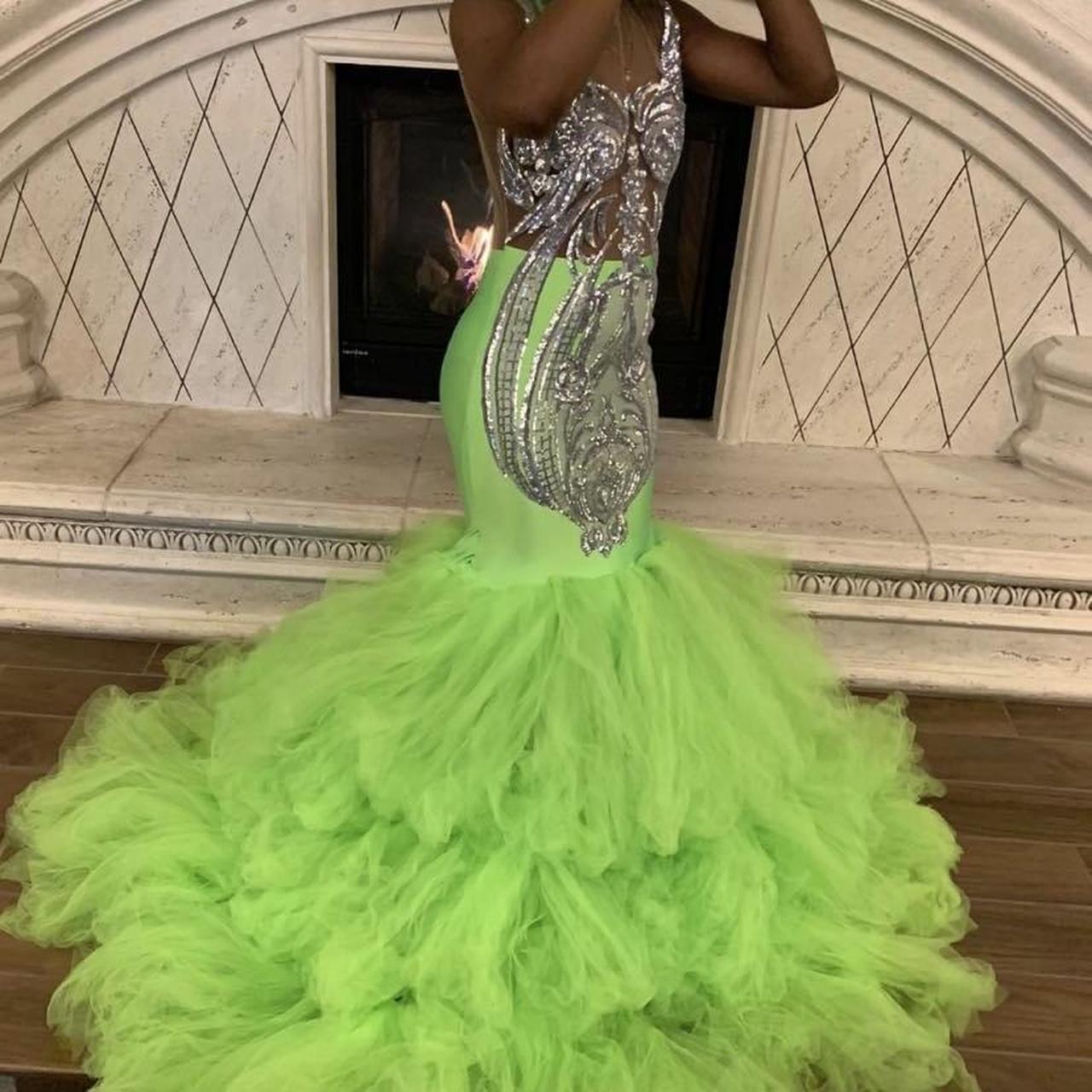 PROM DRESS! BUST - 35 in (89 CM) WAIST - 24 in (70... - Depop