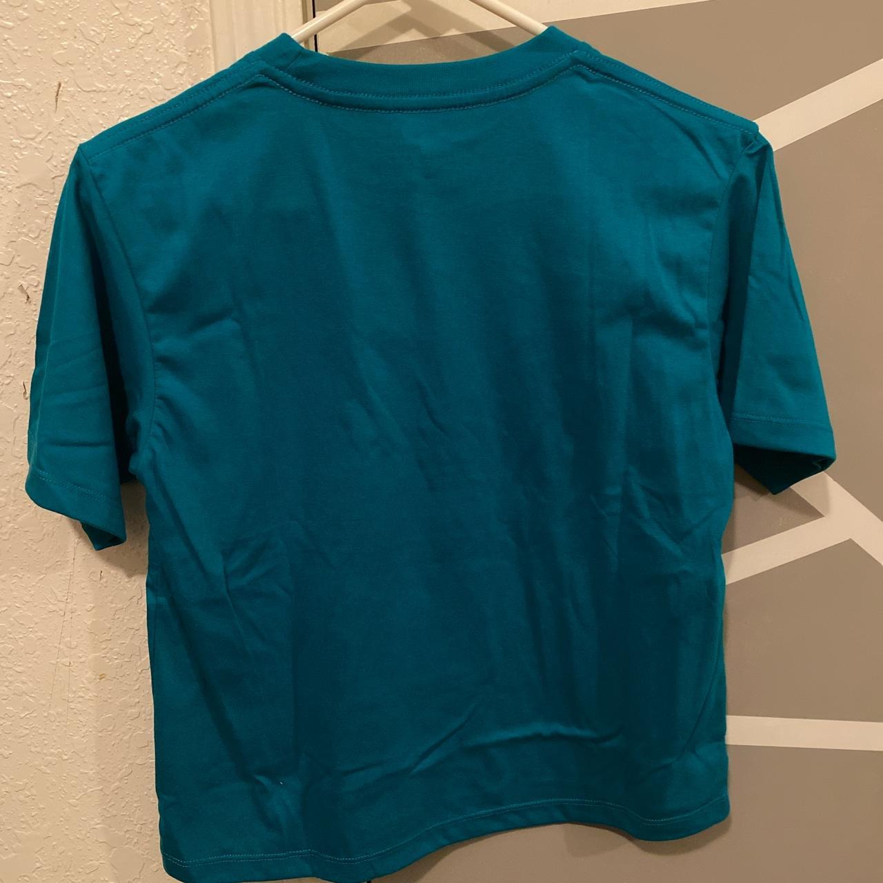 Bench Women's Blue and White T-shirt | Depop