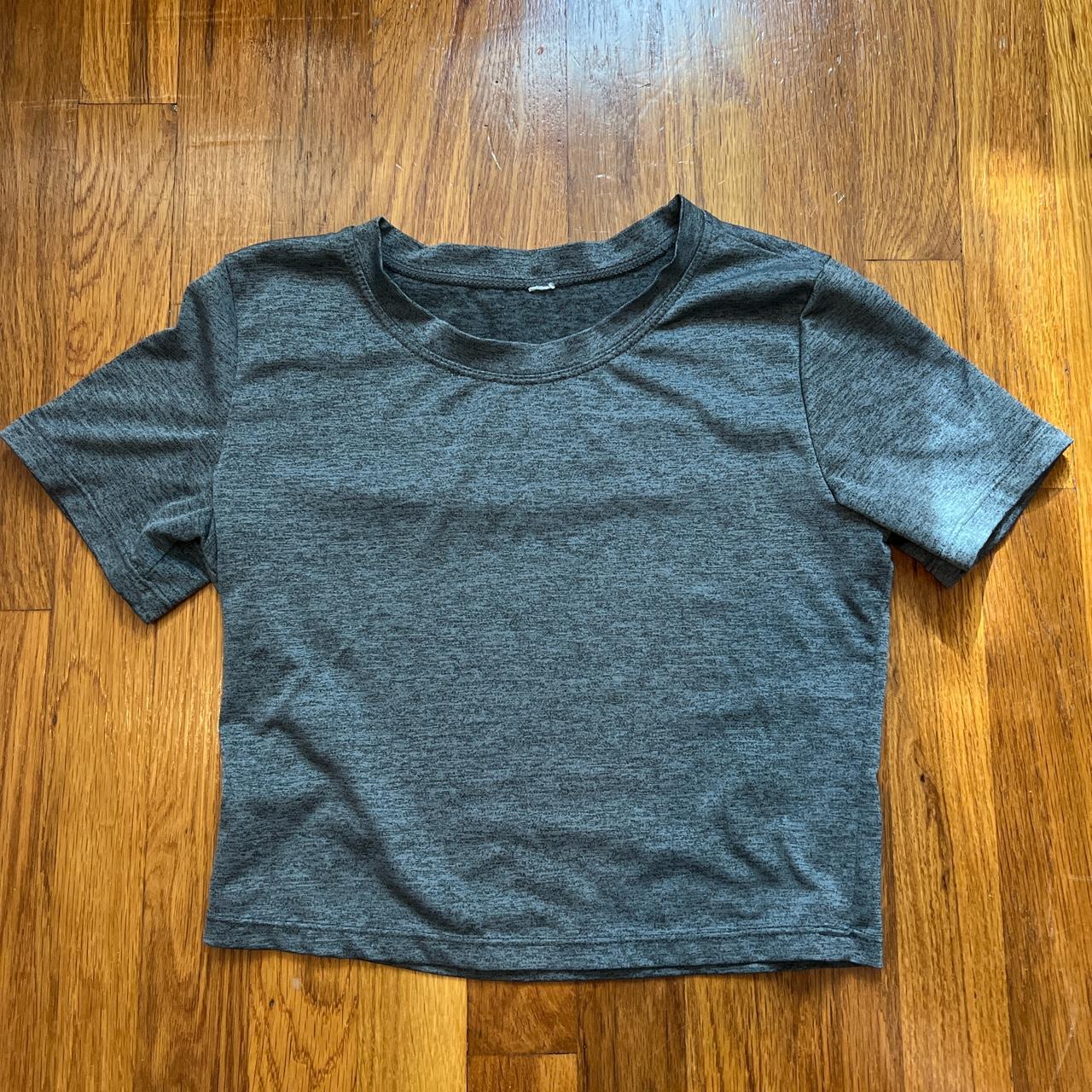 Gray workout crop top - Depop
