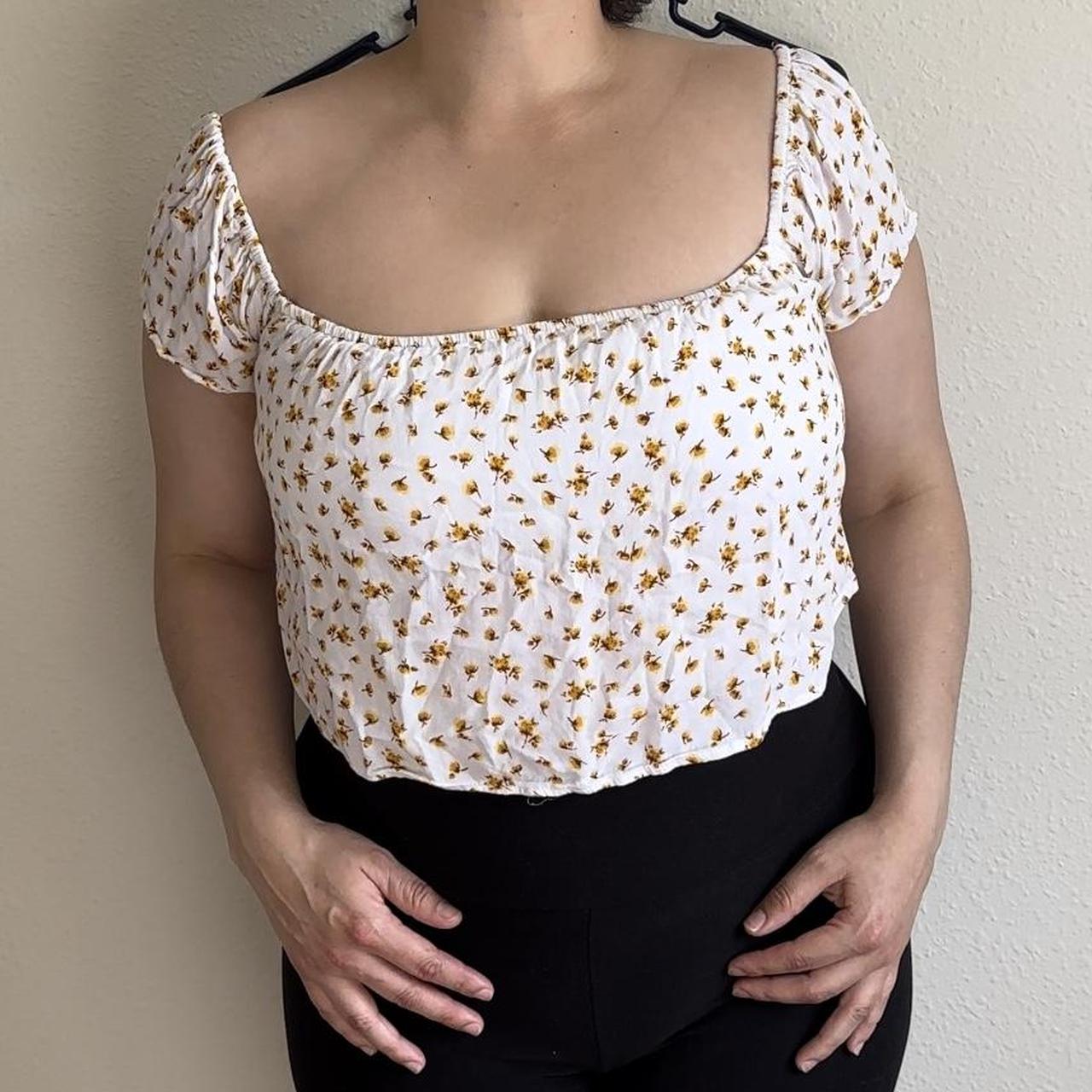 White flower pattern crop top Model... - Depop