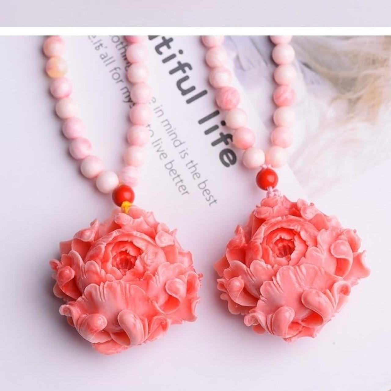 Natural Queen Shell, Rouge Shell Necklace / Sweater... - Depop