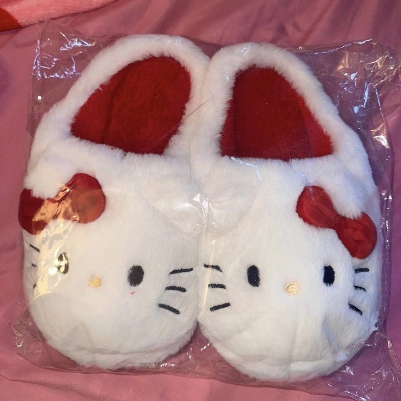 Hello kitty slippers Best fits a size 7 or 8